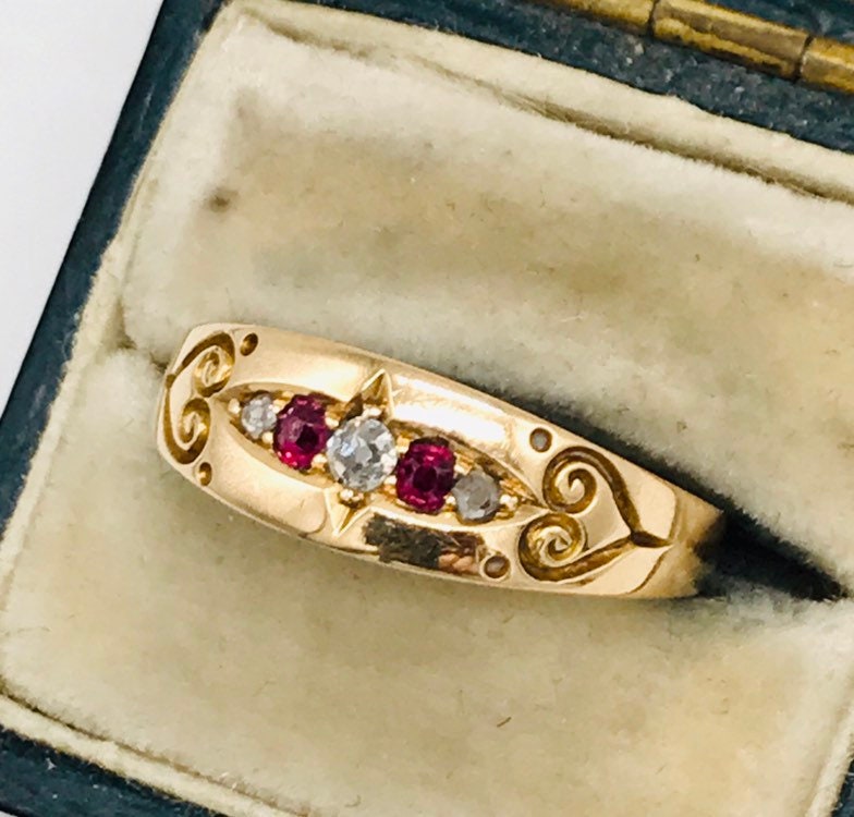 Beautiful Antique Victorian 18ct gold Diamond and Ruby gypsy ring - hallmarked Chester 1899