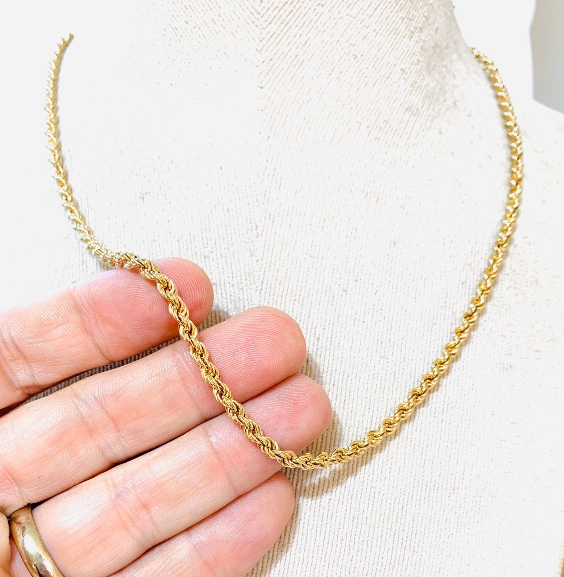 Vintage 9ct yellow gold 21 inch rope twist chain - fully hallmarked