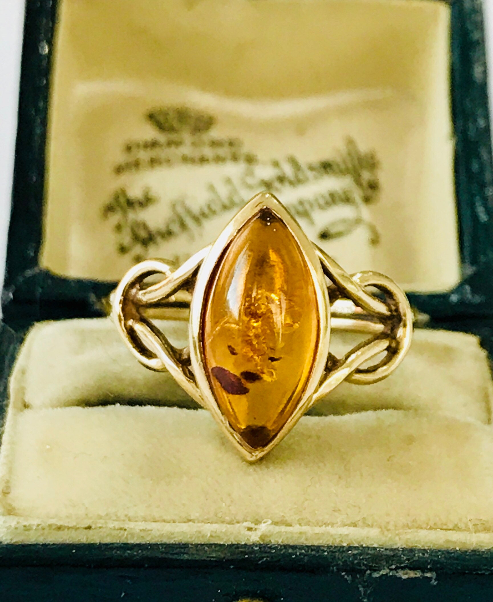 Stunning vintage 9ct gold Amber ring fully hallmarked