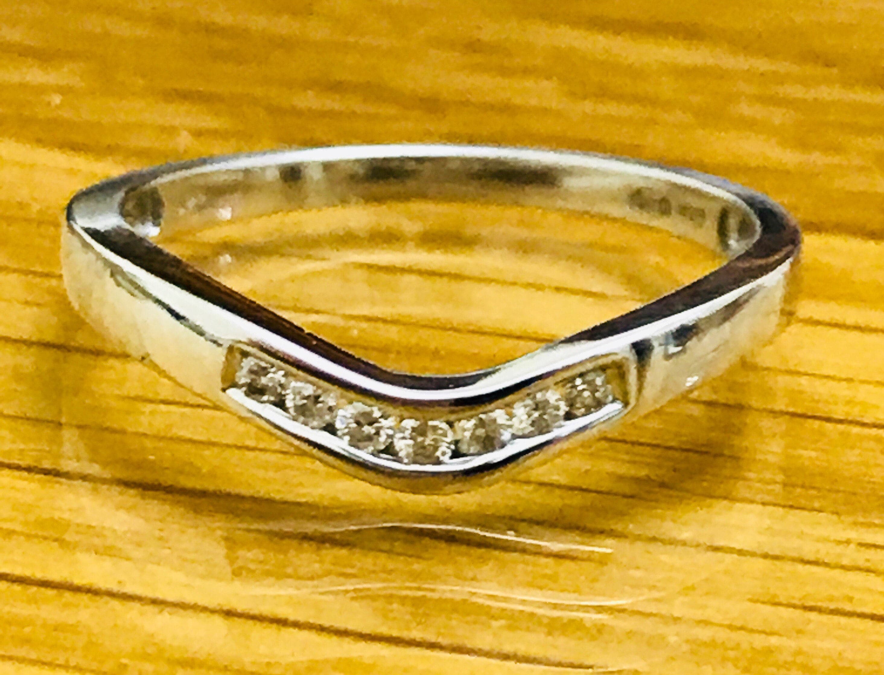 Stunning vintage 9ct white gold 0.10ct Diamond wishbone ring - fully ...