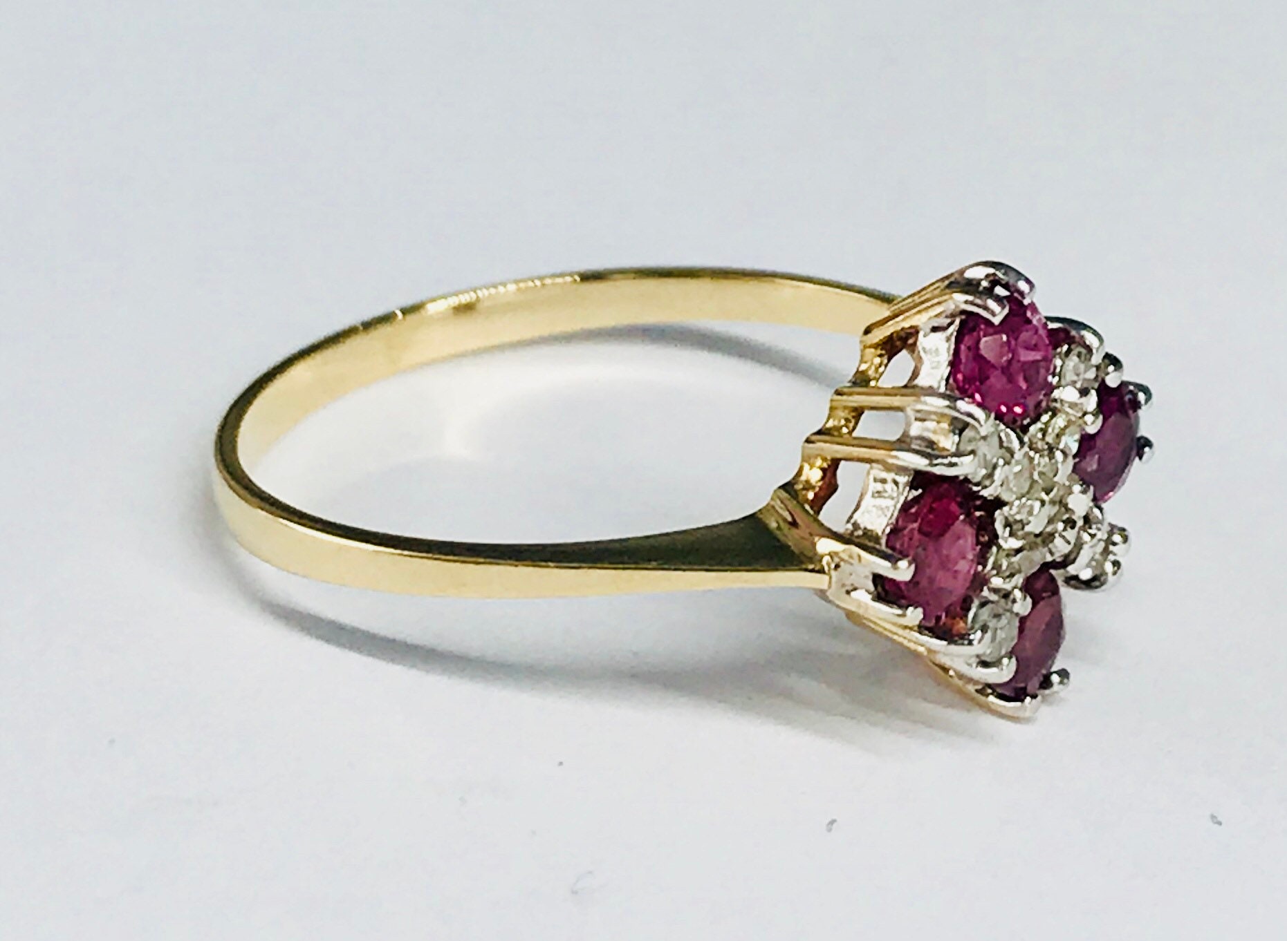 Stunning vintage 9ct gold Ruby & Diamond ring - fully hallmarked