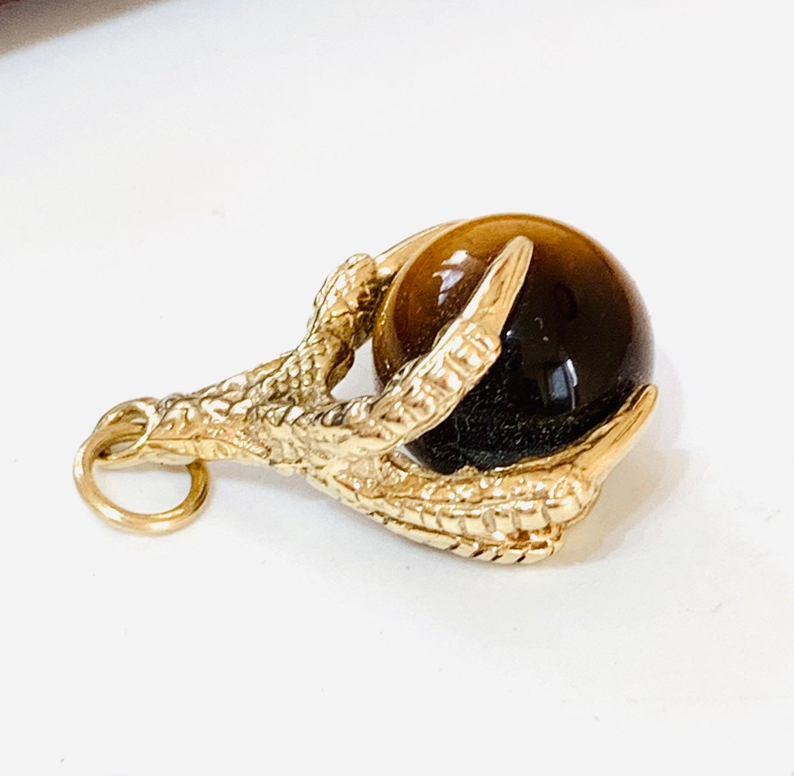 Stunning vintage 9ct yellow gold Tigers Eye claw pendant - hallmarked ... Stunning vintage 9ct yellow gold Tigers Eye claw pendant - hallmarked ...