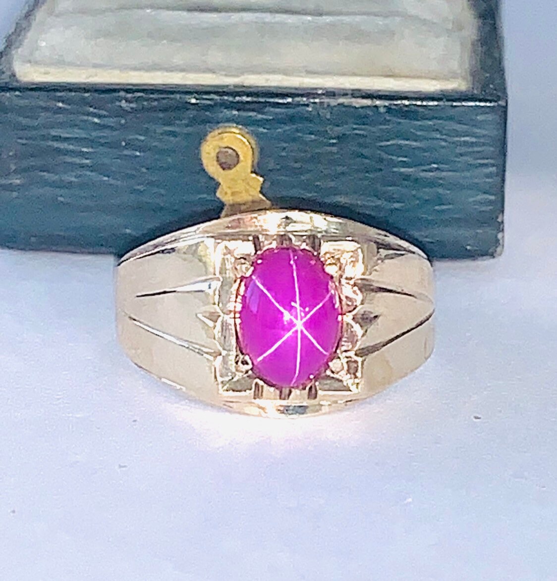 Stunning rare vintage 9ct yellow gold Star Ruby ring - size M / 6 ...
