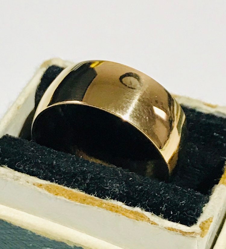 Superb antique 100 year old 18ct gold wedding ring in the original box ...