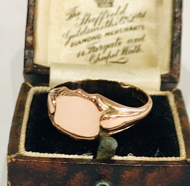 Stunning antique 9ct rose gold shield pattern signet / pinky ring ...
