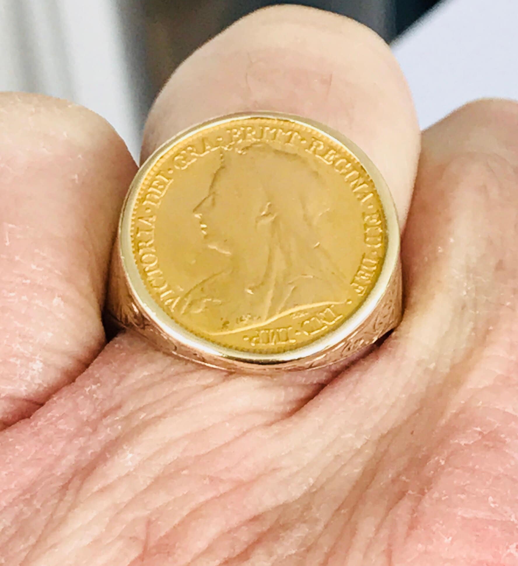 22ct sovereign ring store