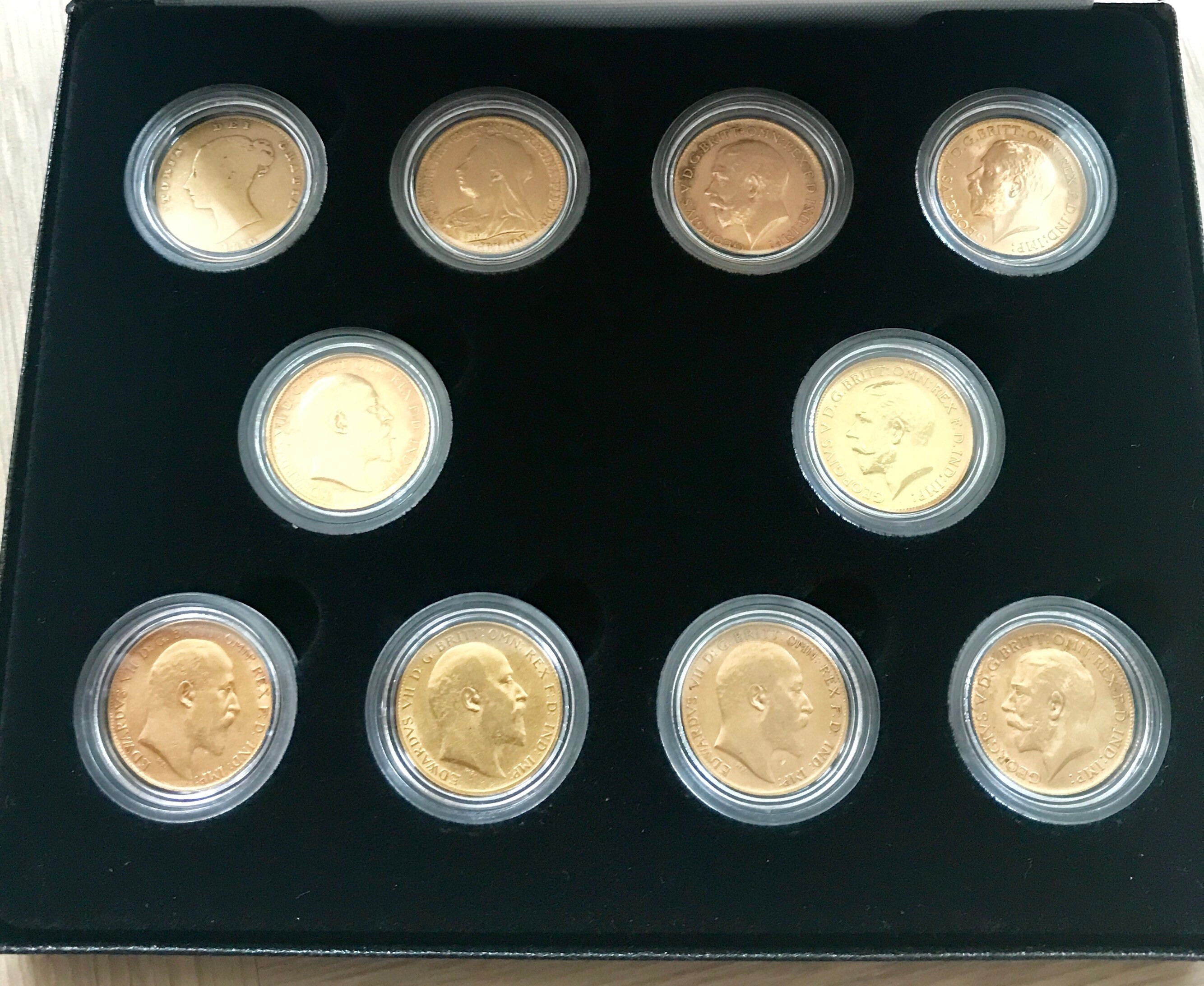 Superb cased set of 10 antique 22ct gold half Sovereigns