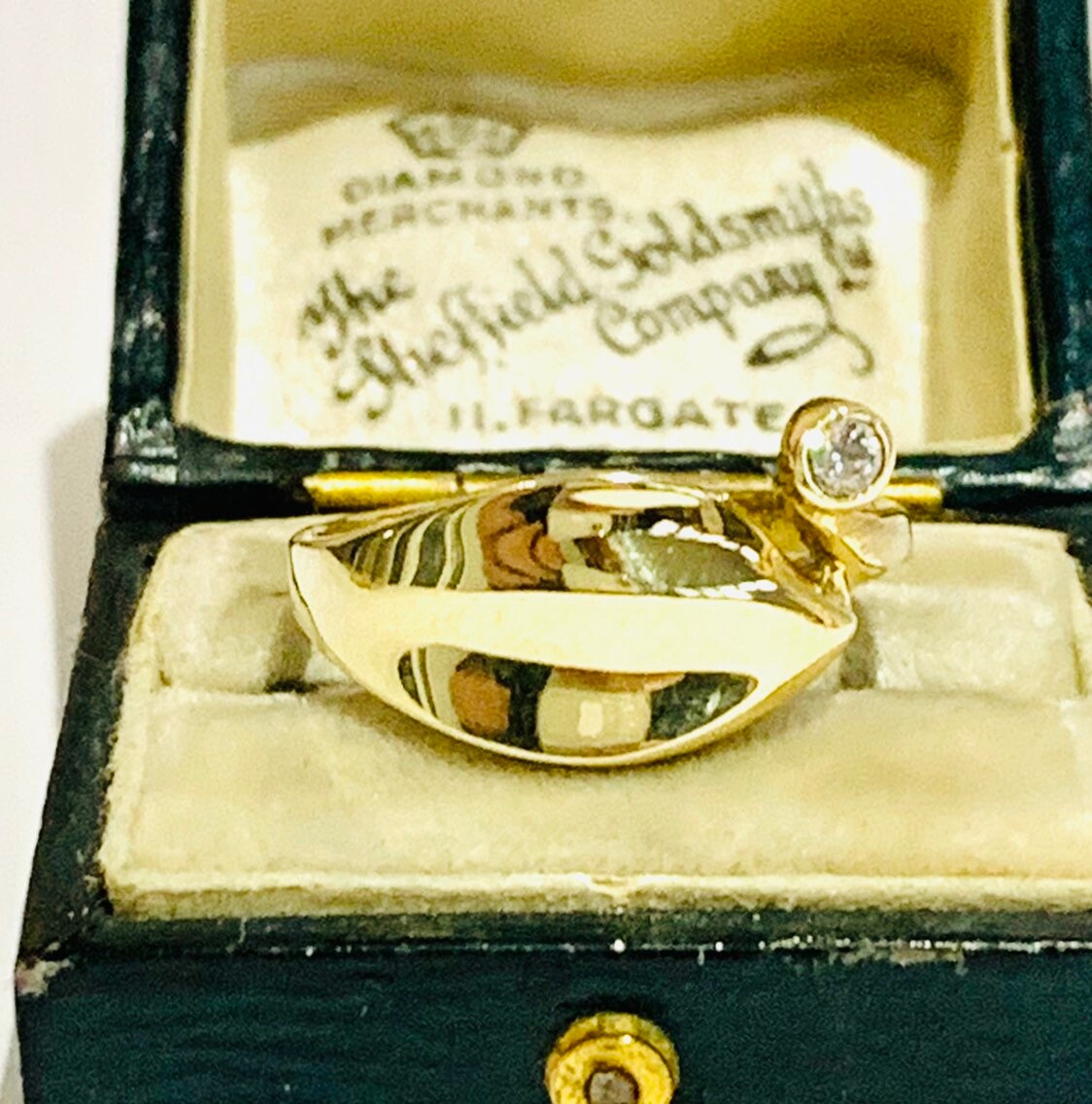 Stunning vintage 8ct gold Cubic Zirconia ring - stamped 333 - size N / 6.5