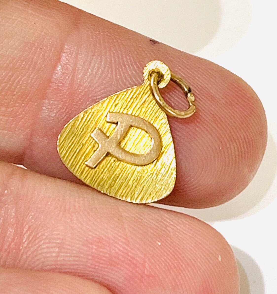 Vintage 18ct yellow gold 'P' pendant / charm