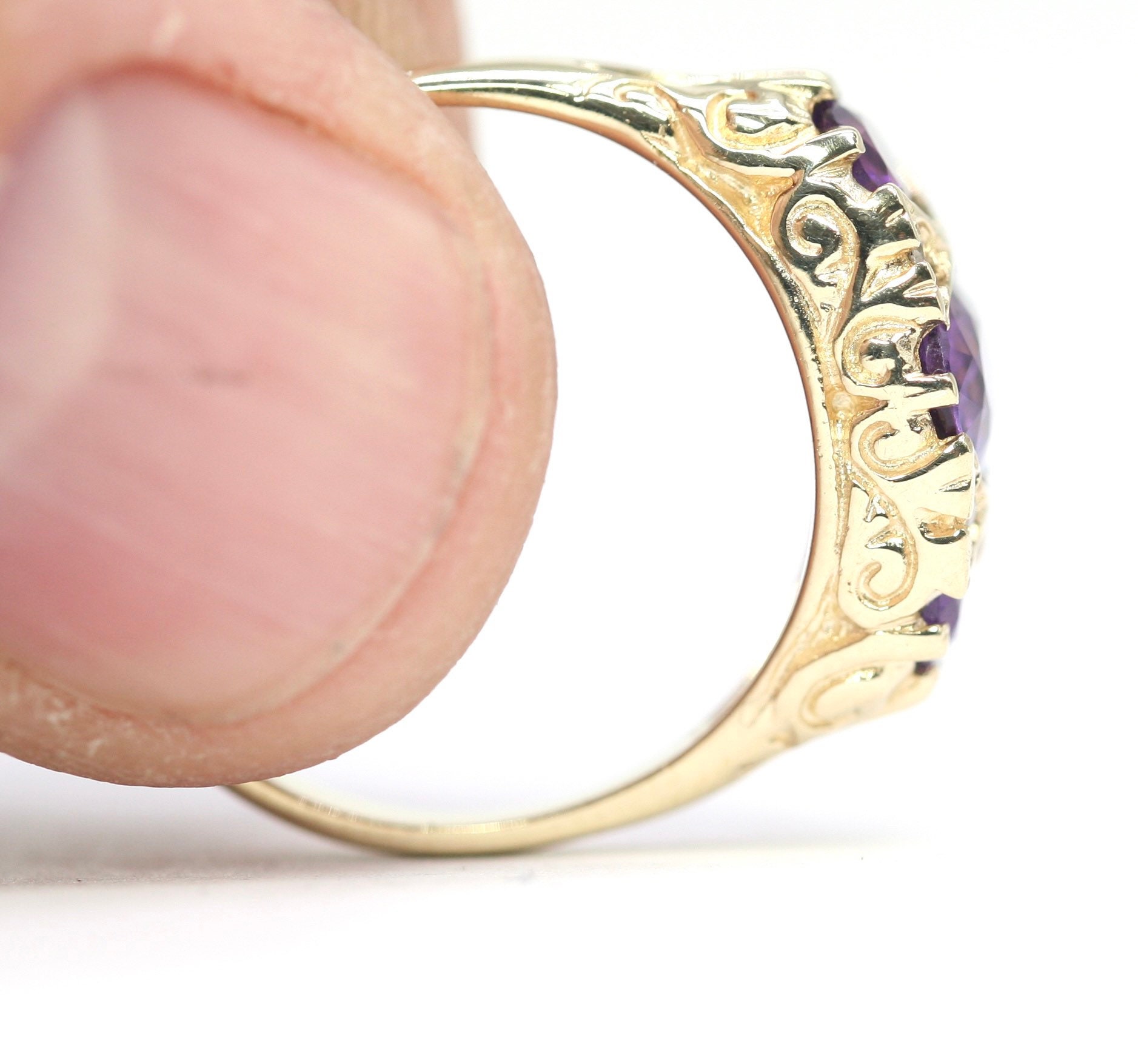 Stunning vintage 9ct gold Amethyst and Diamond ring - fully hallmarked - size P or US 7 1/2