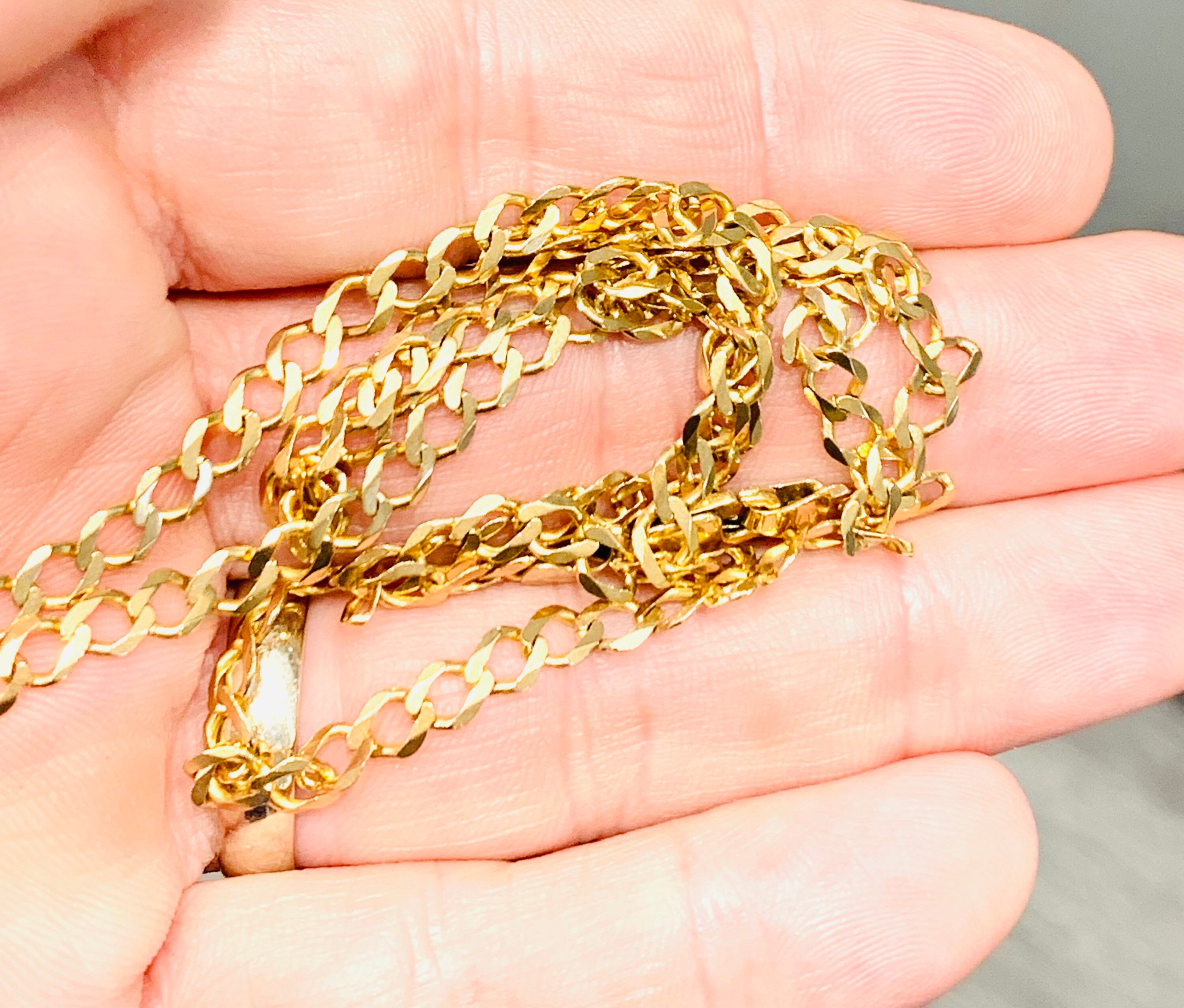 Reserved for Melanie- awaiting deposit ****Superb vintage 9ct yellow ...