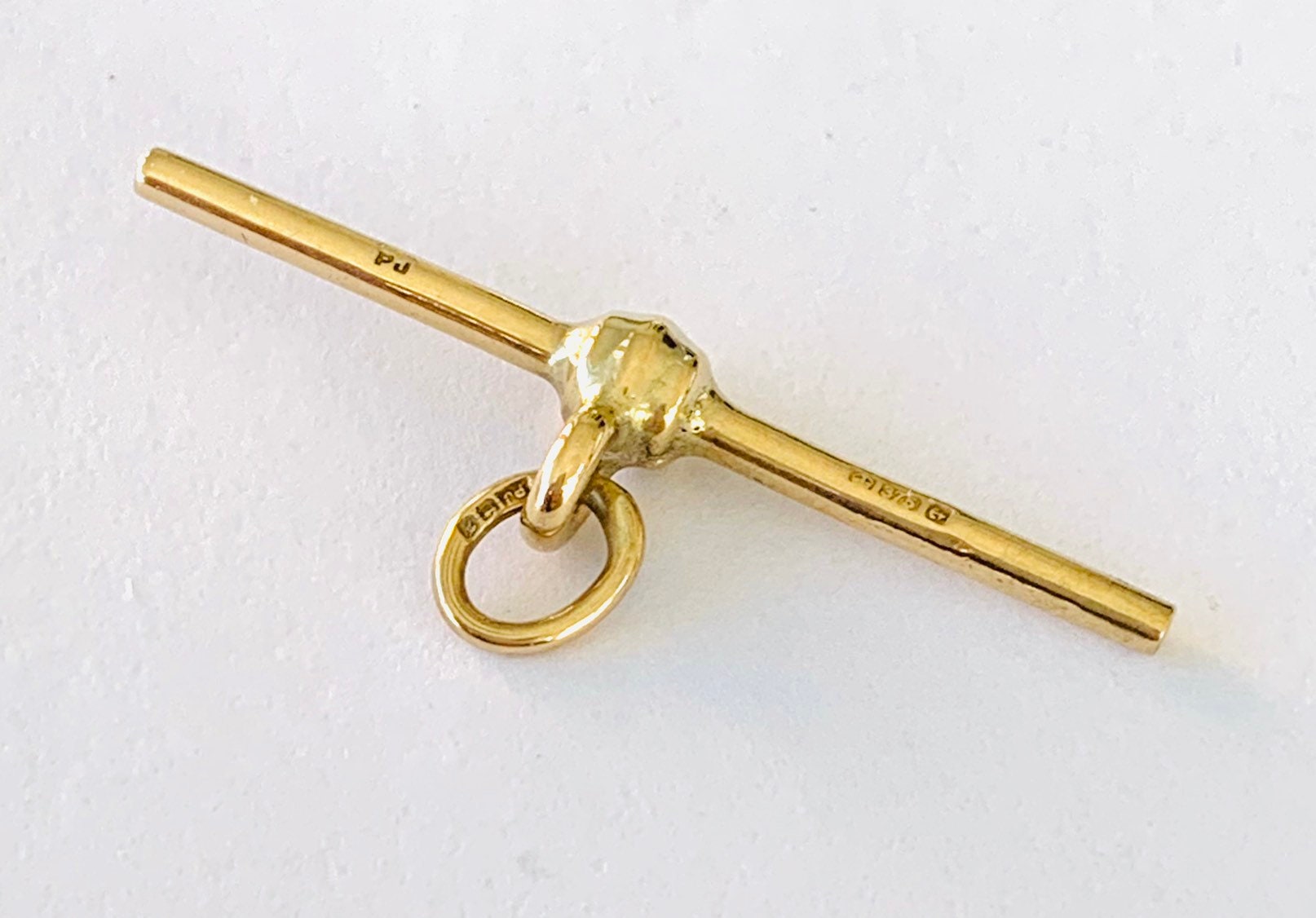 Vintage 9ct yellow gold t-bar pendant - fully hallmarked ***Reserved***