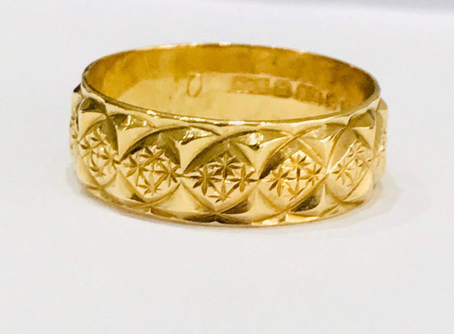 Stunning patterned vintage 18ct yellow gold wedding ring - hallmarked ...