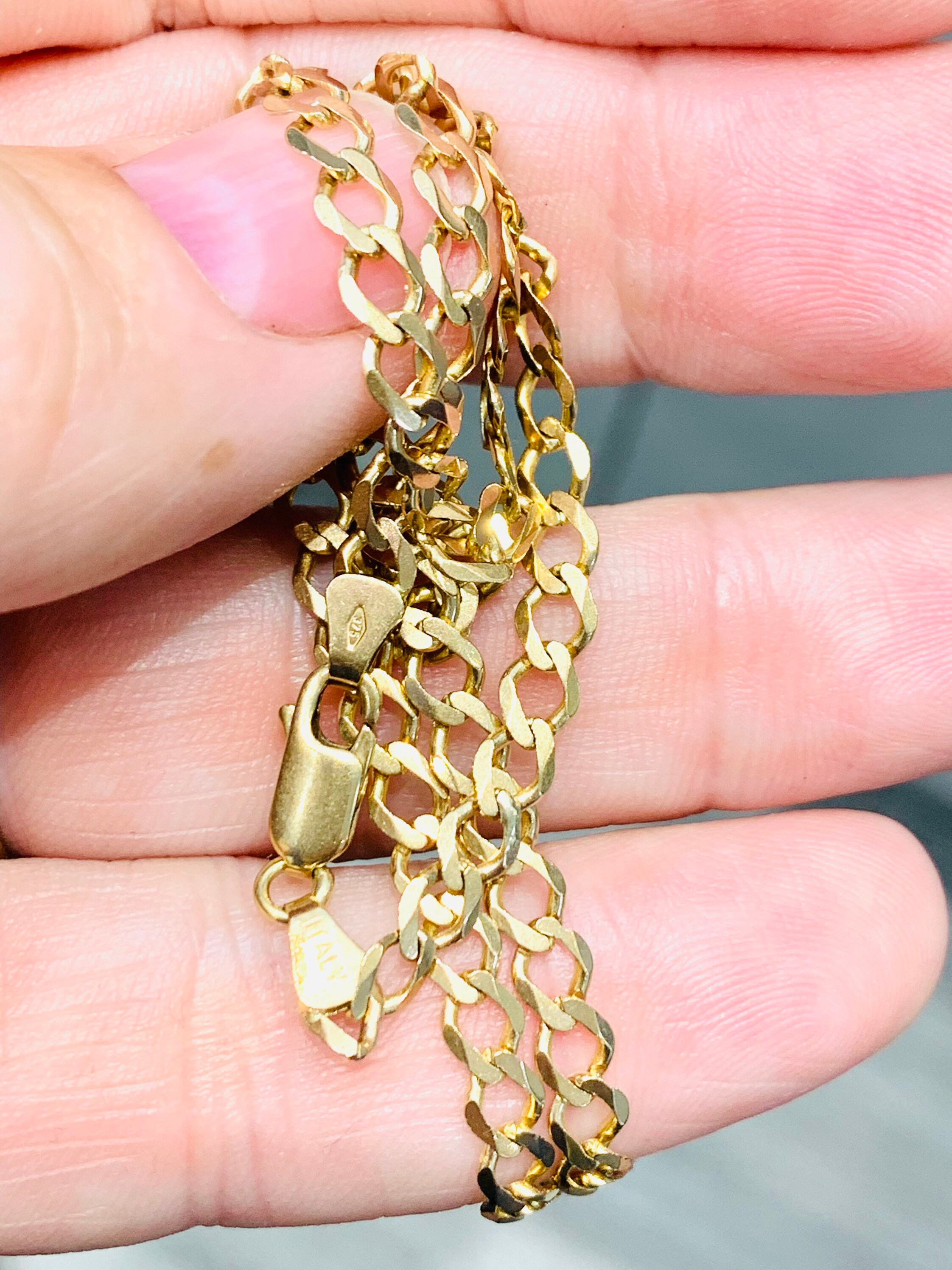 Reserved for Melanie- awaiting deposit ****Superb vintage 9ct yellow ...