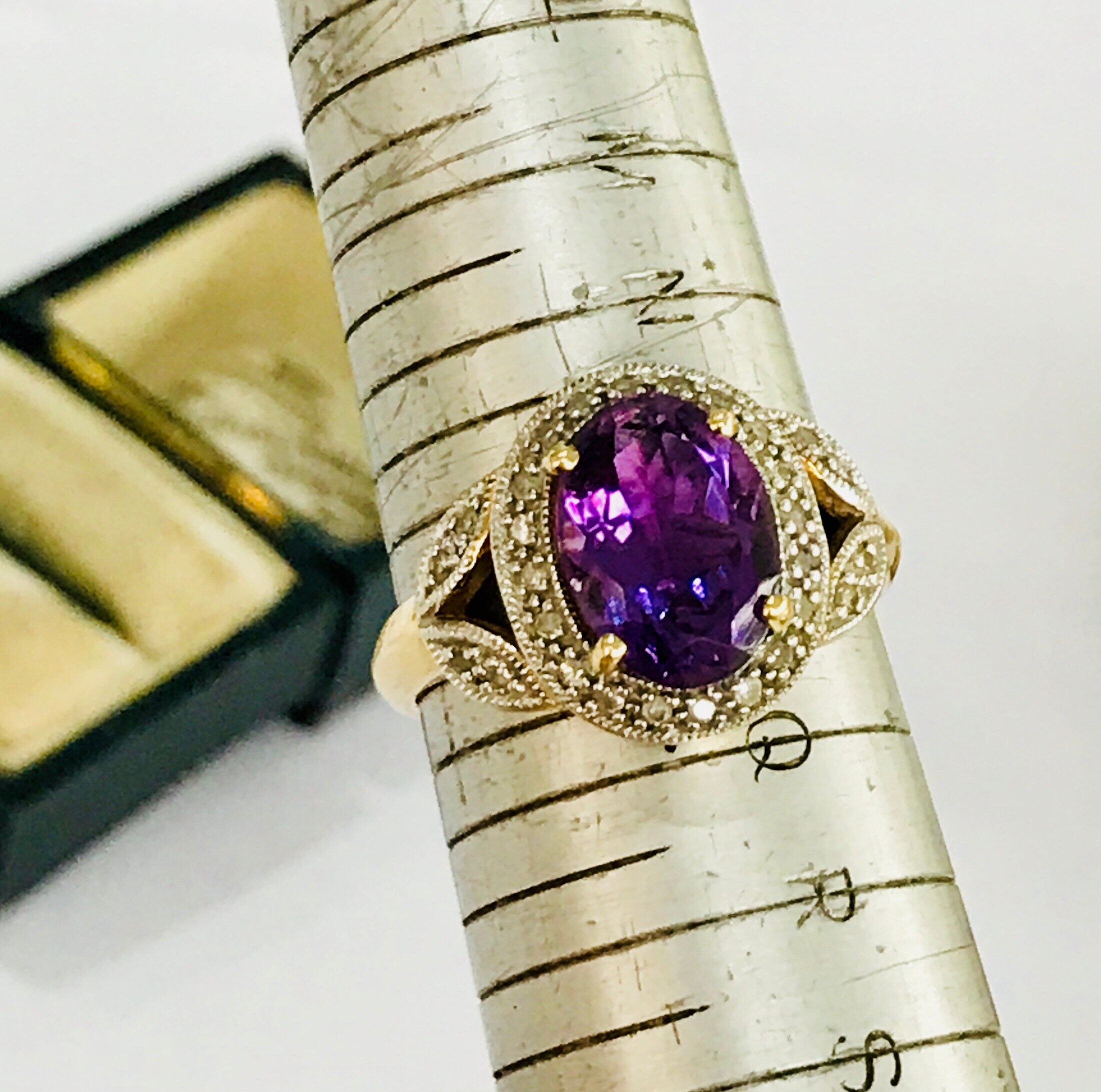Stunning sparkling vintage 9ct gold Amethyst & 0.16tcw Diamond cluster ring - fully hallmarked