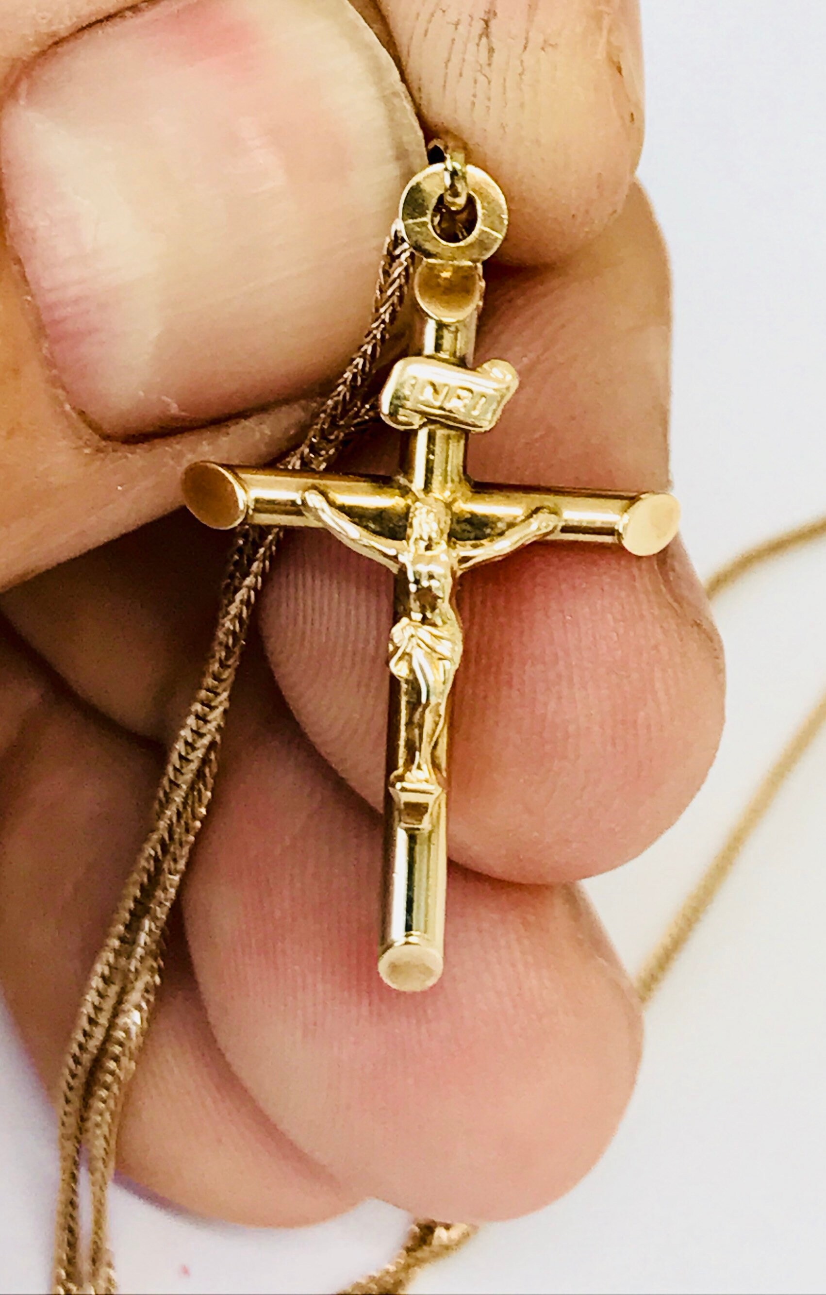 Vintage 9ct yellow gold Crucifix - fully hallmarked