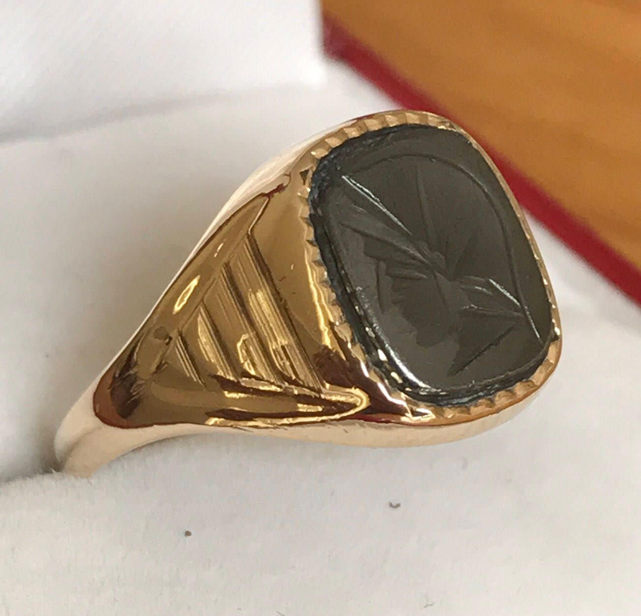 Superb 9ct gold Roman Centurion signet ring - London 1972