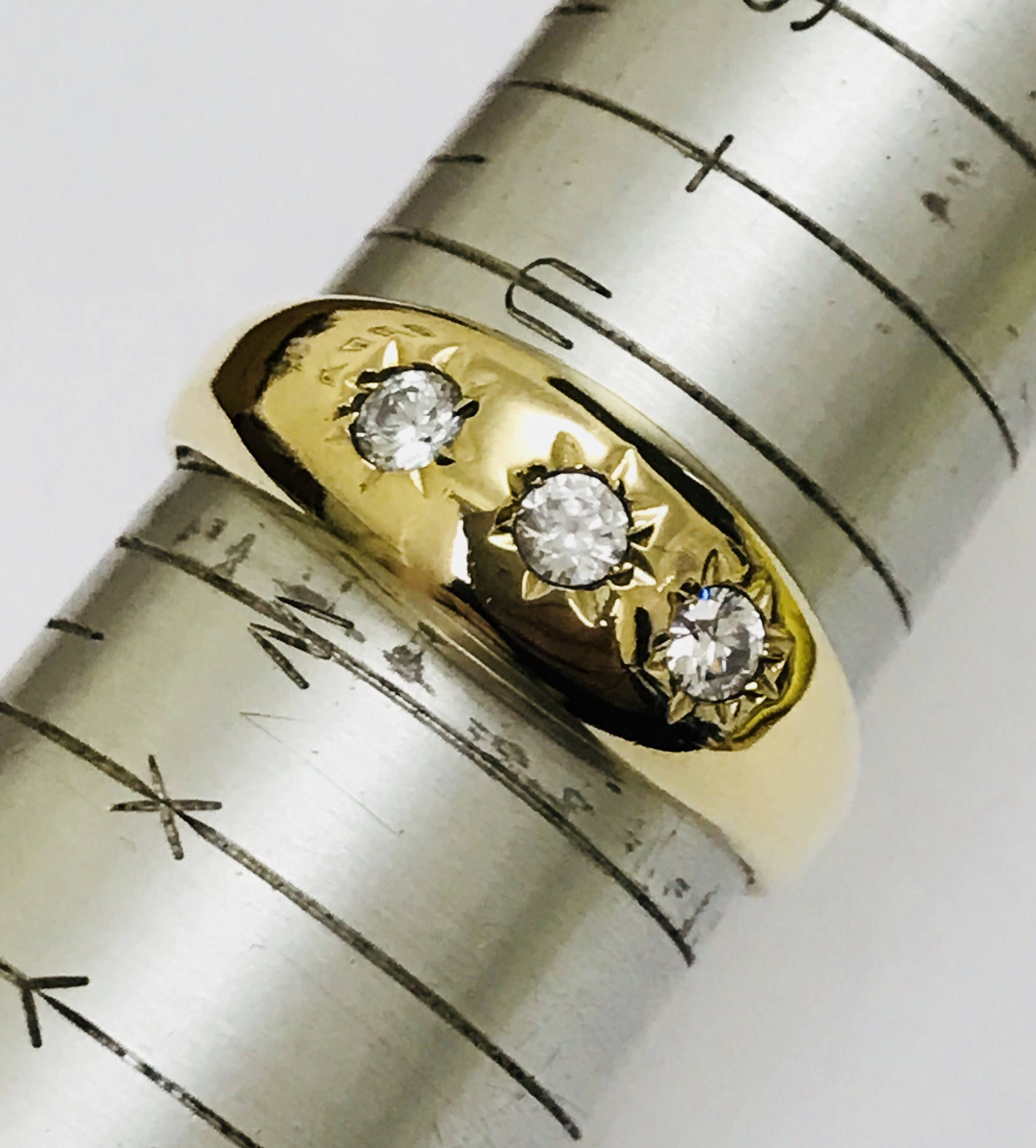 Superb vintage 9ct yellow gold Men's gypsy ring - fully hallmarked