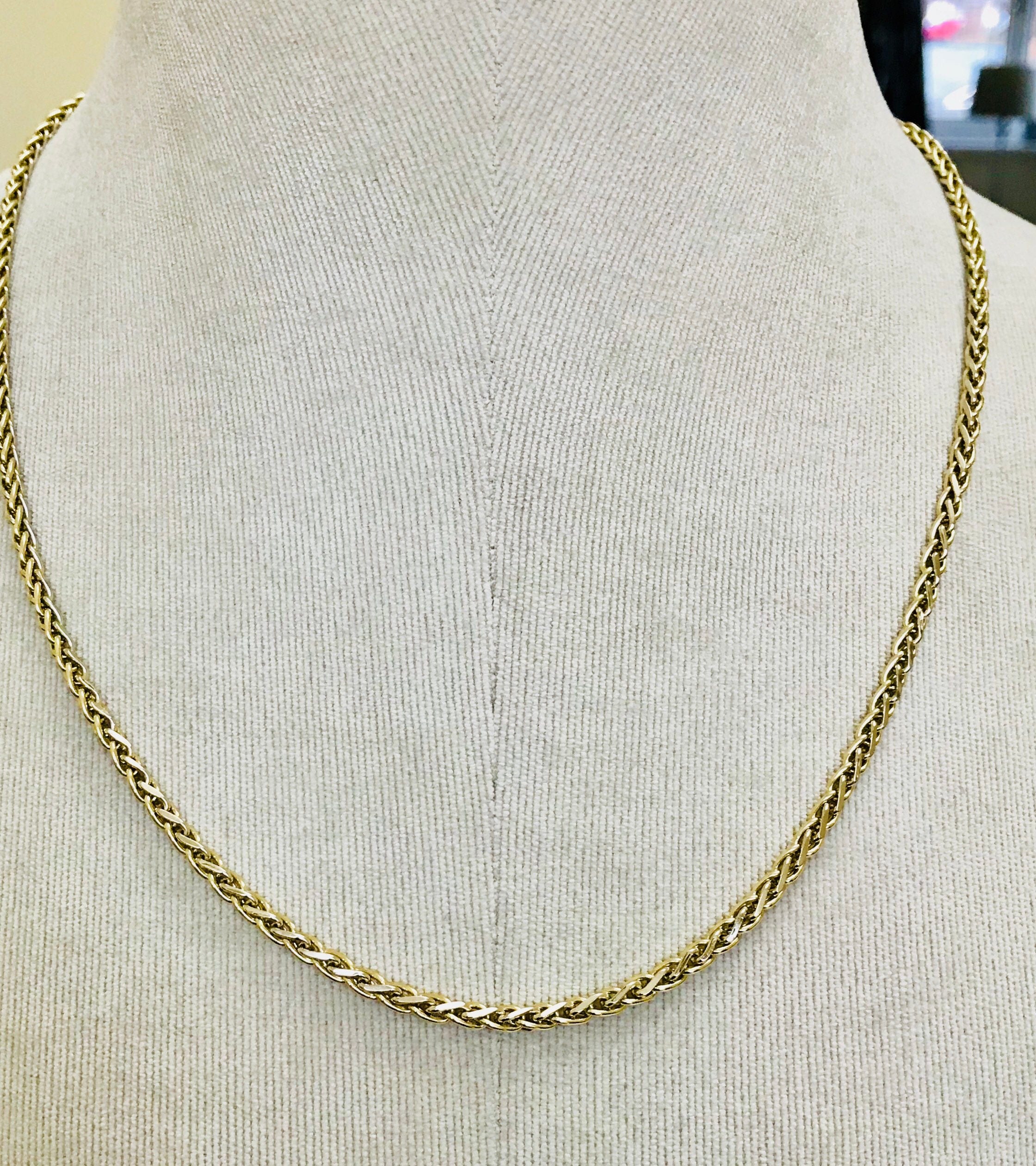 Superb heavy vintage 9ct yellow gold 22 inch chain - 23.3gms