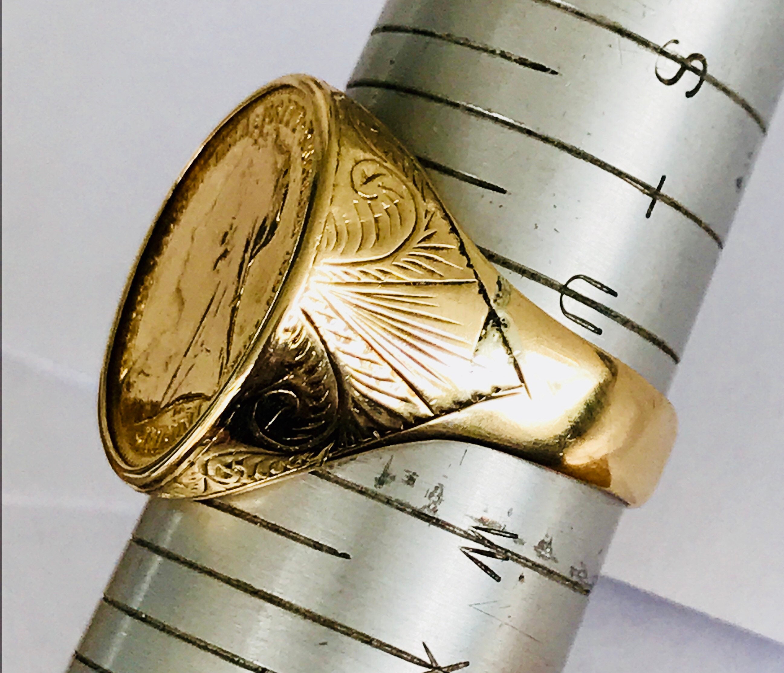 Superb antique Victorian 22ct gold half Sovereign ring