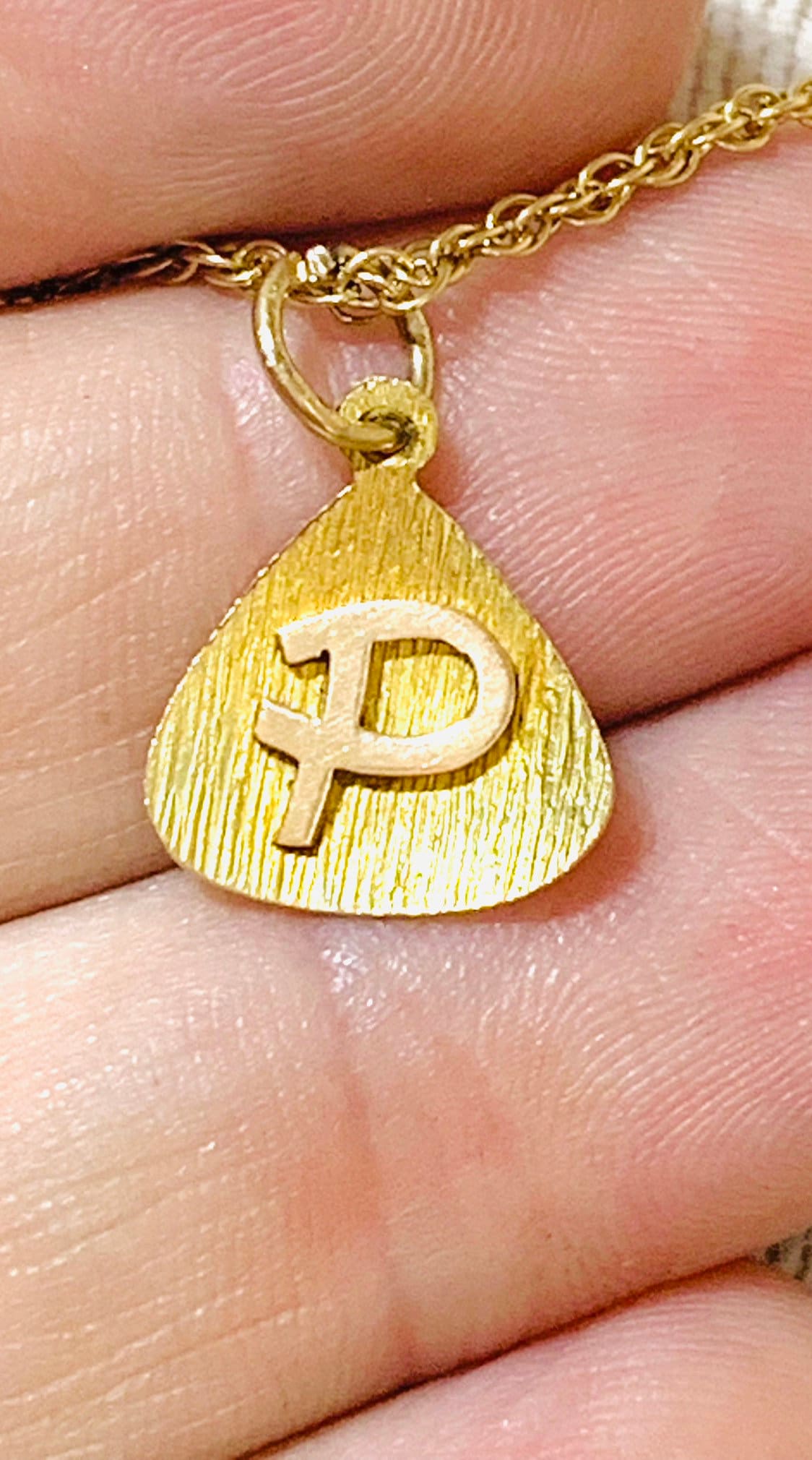 Vintage 18ct yellow gold 'P' pendant / charm