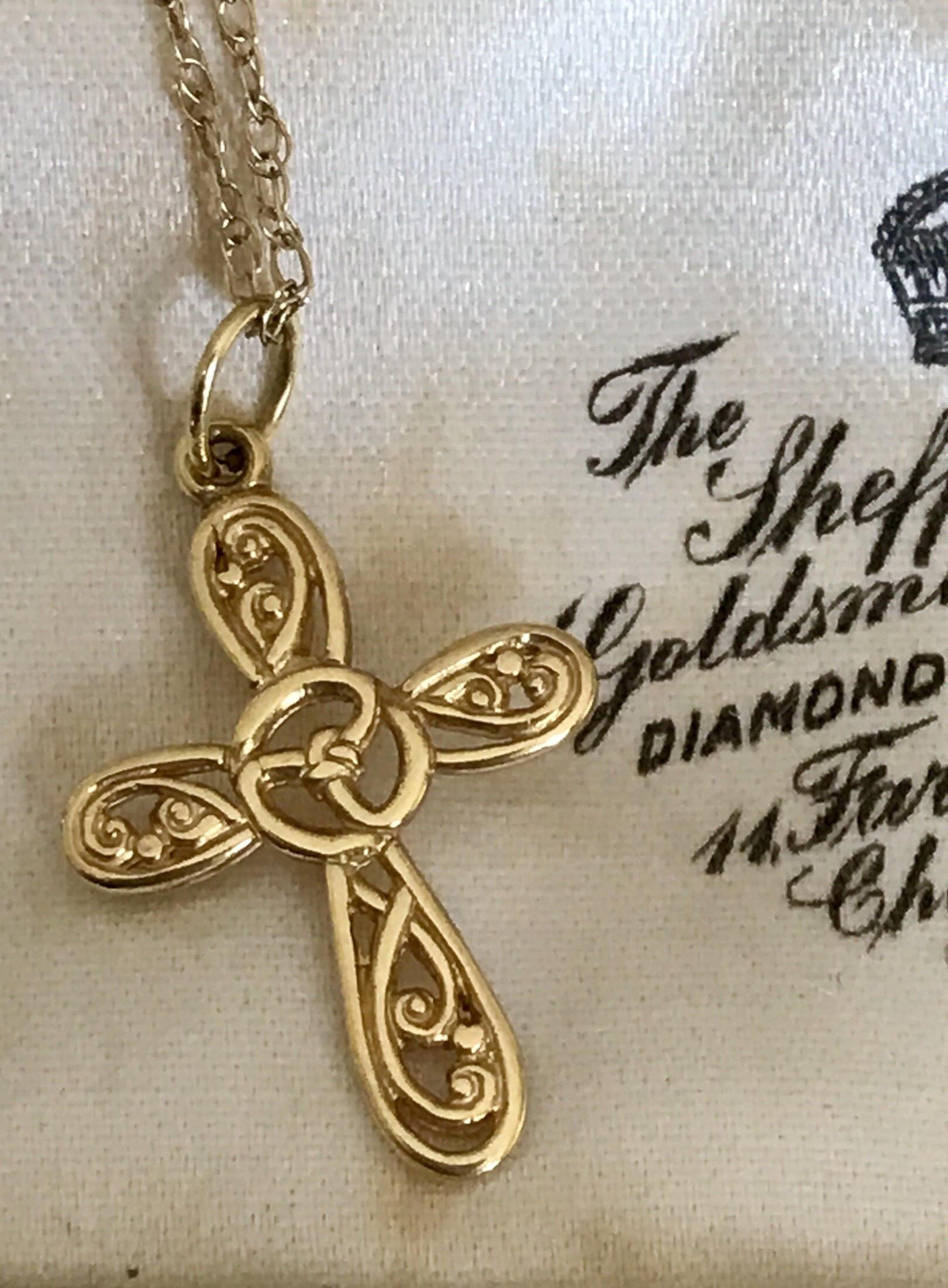 Lovely vintage 9ct gold Celtic design cross and chain
