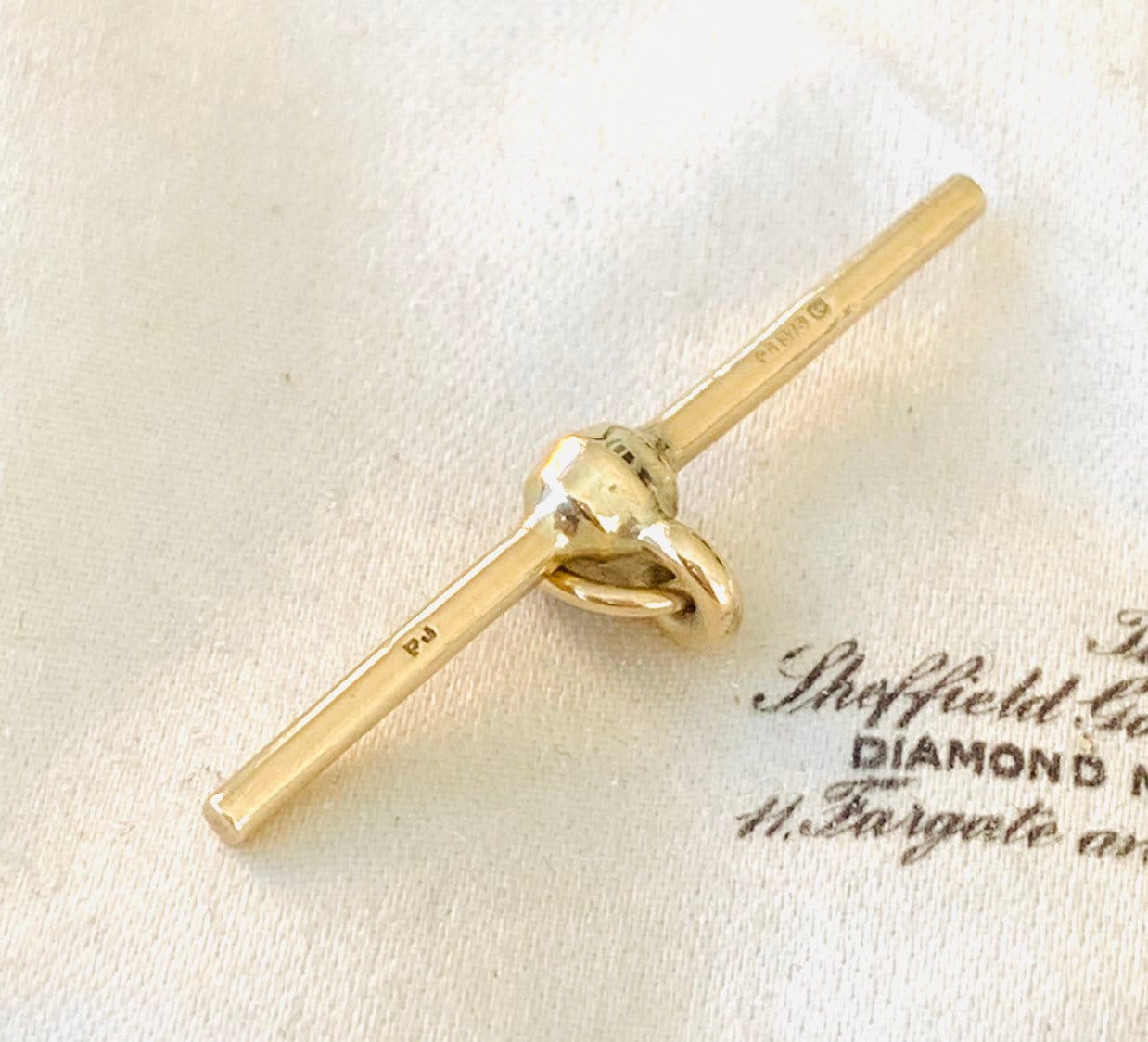 Vintage 9ct yellow gold t-bar pendant - fully hallmarked ***Reserved***