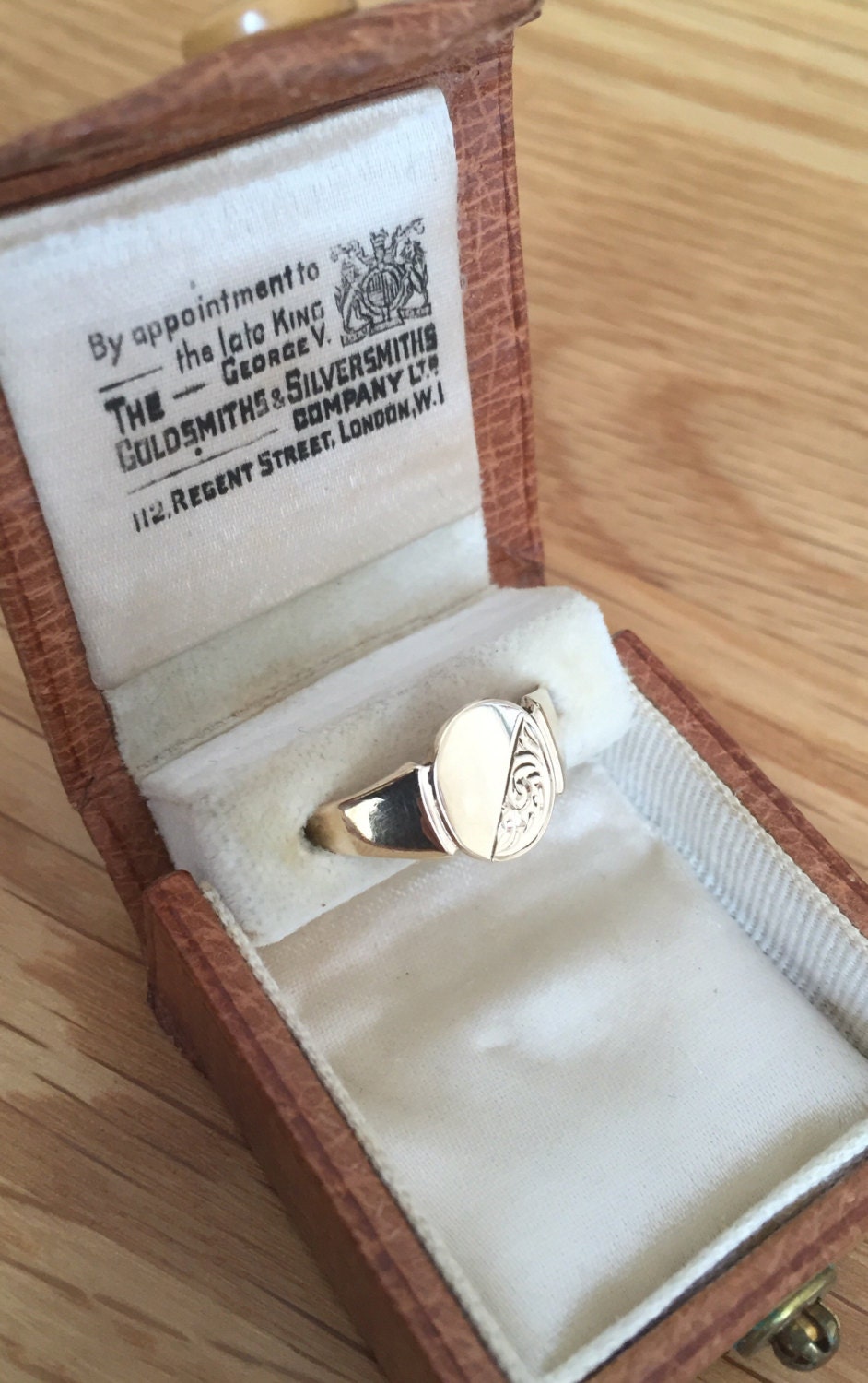 Superb Antique Goldsmiths & Silversmiths ring box - 1920's