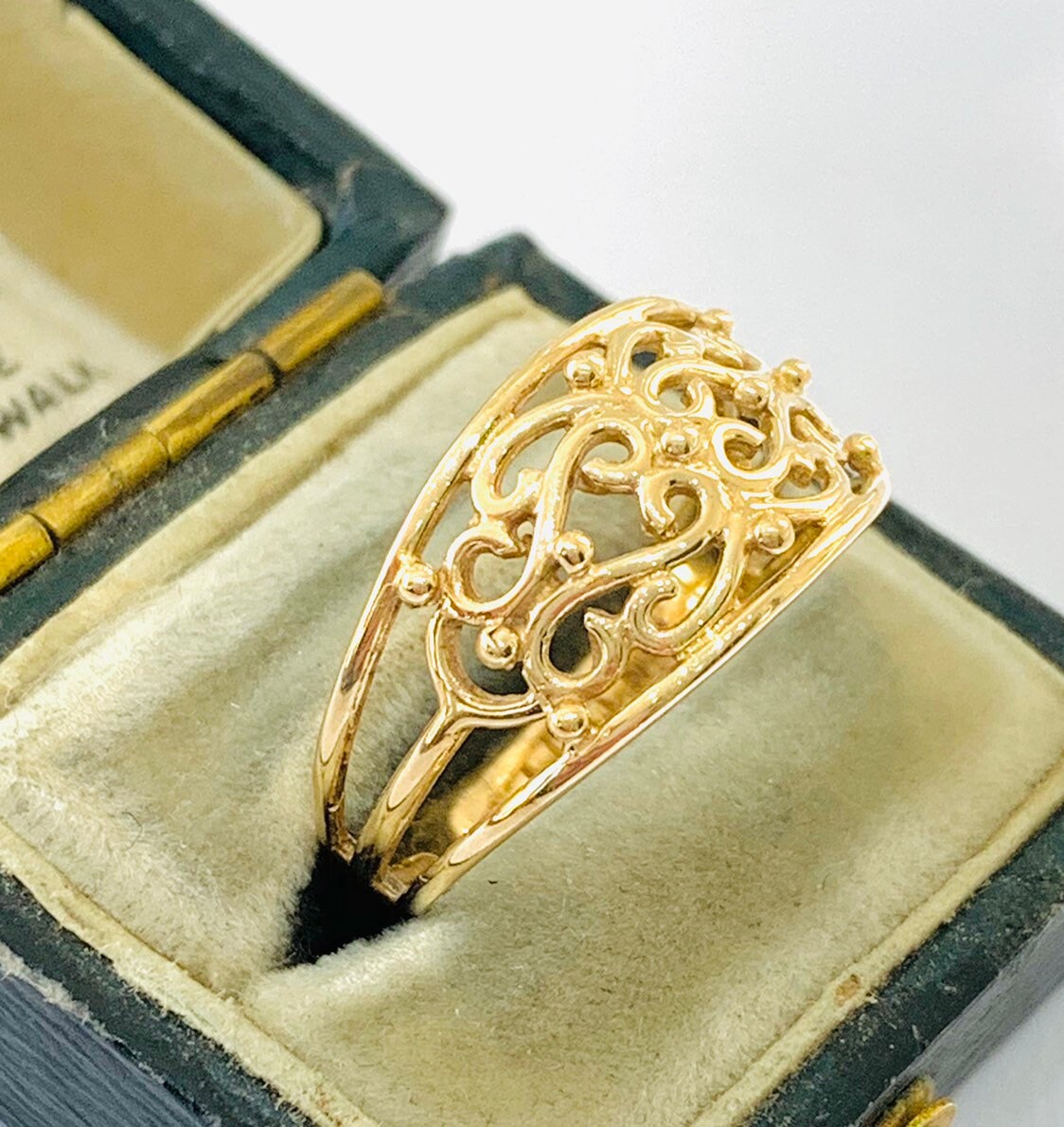 Stunning vintage 9ct yellow gold open patterned ring - fully hallmarked ...