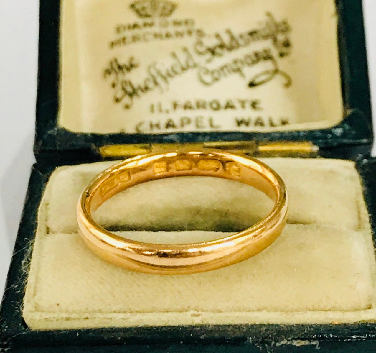 Superb antique 22ct gold wedding ring - hallmarked London 1922