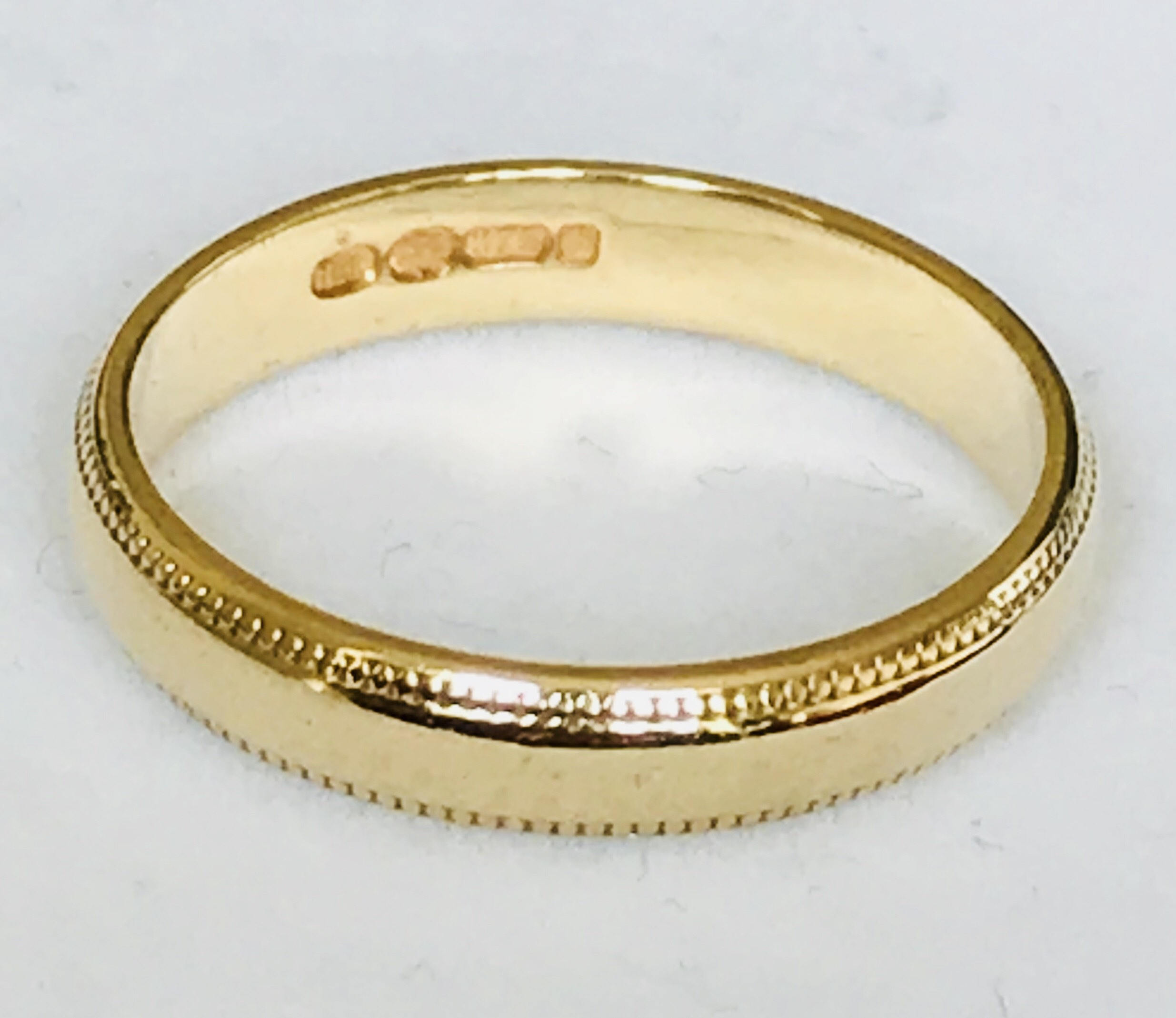Stunning vintage 9ct gold milled edge ladies wedding ring