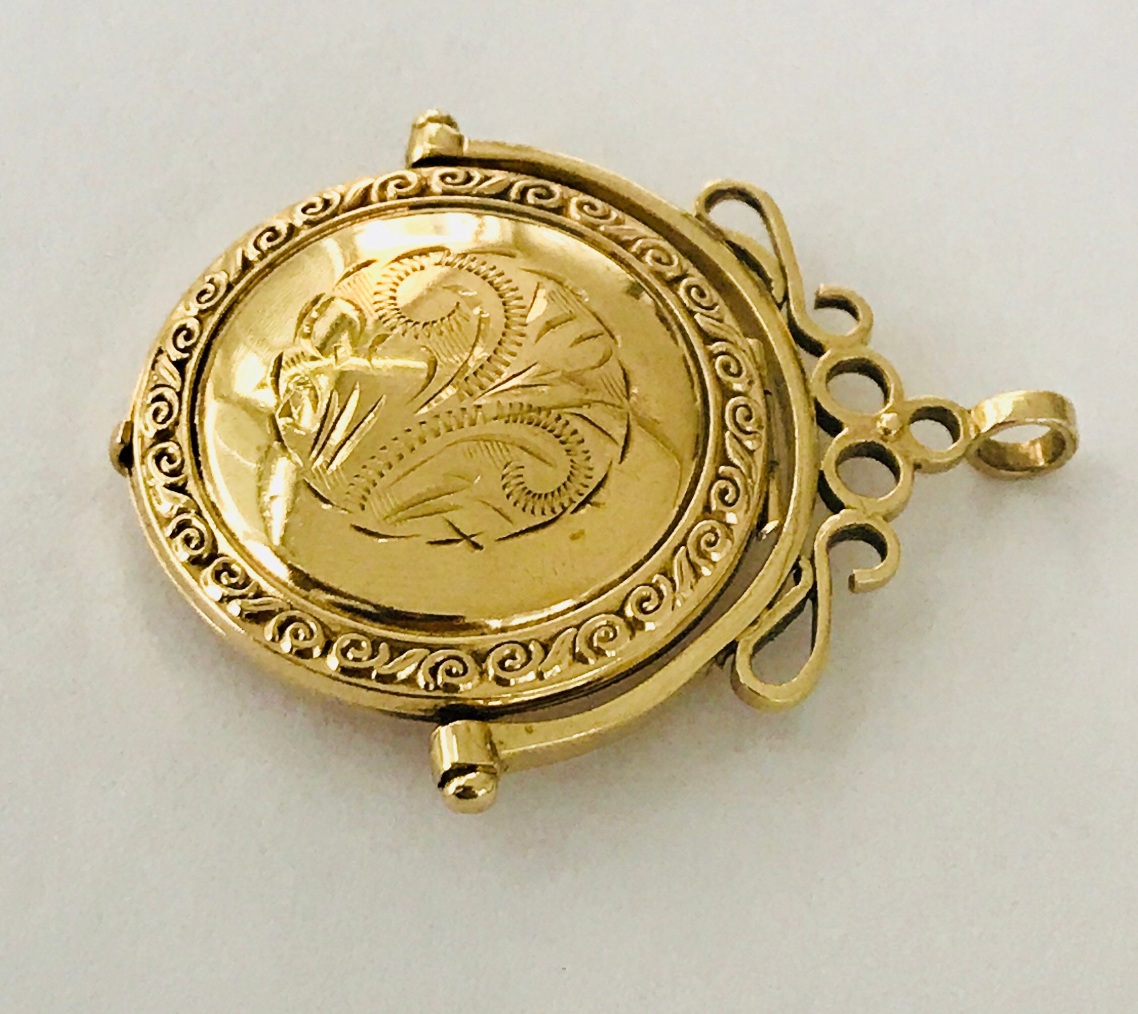 Stunning vintage 9ct yellow gold double photograph spinning locket ...