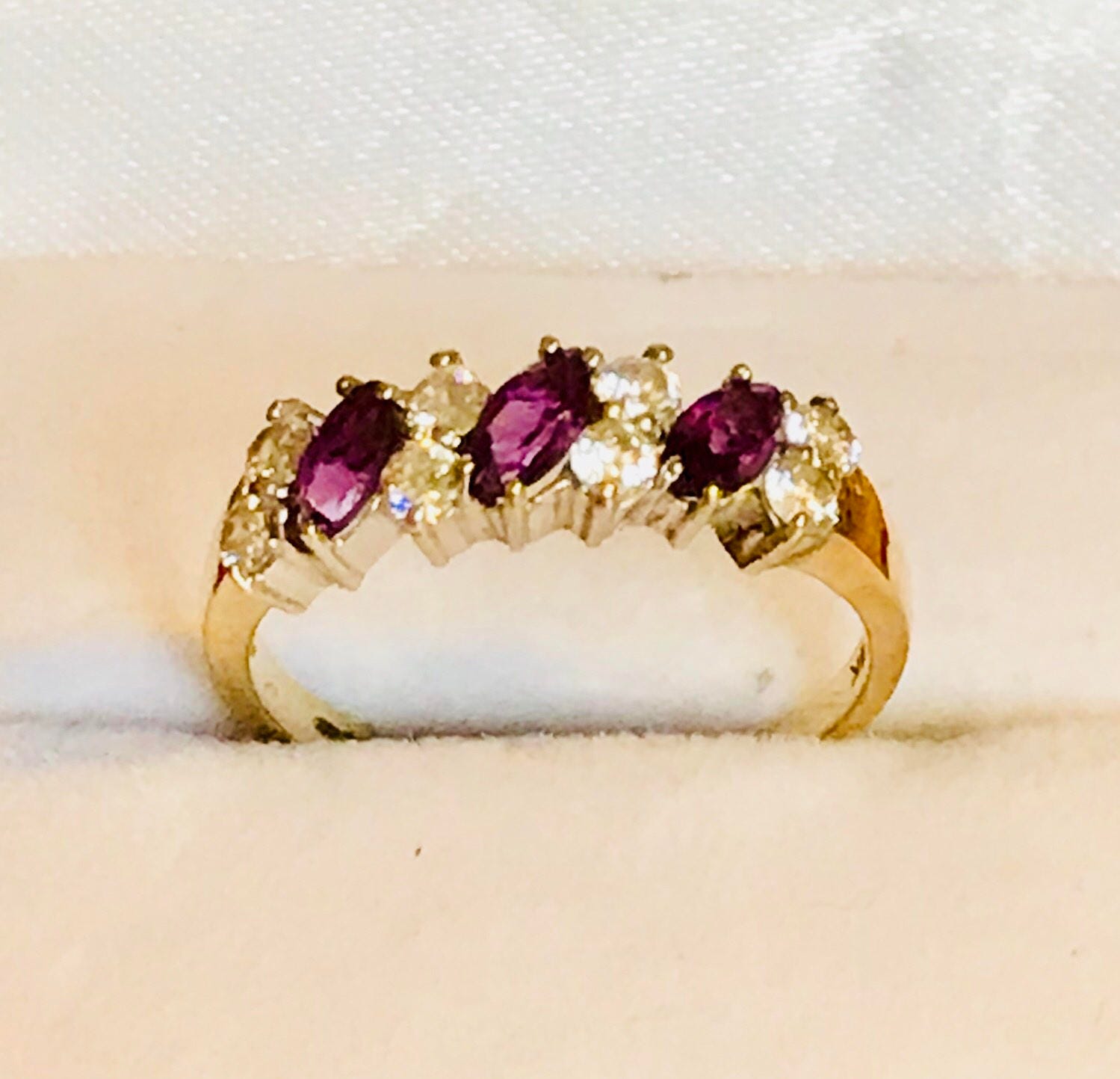 Stunning sparkling vintage 9ct gold Amethyst & CZ dress ring - fully hallmarked