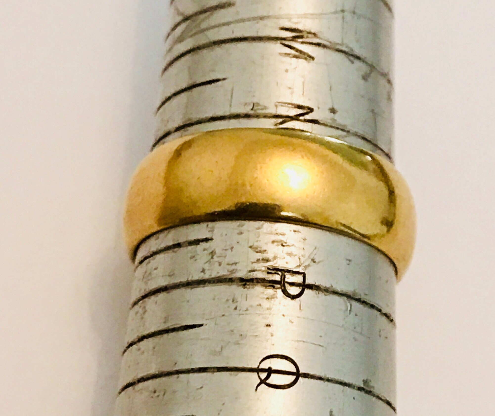 Superb vintage 22ct gold wedding ring - hallmarked London 1965 - size O / 7