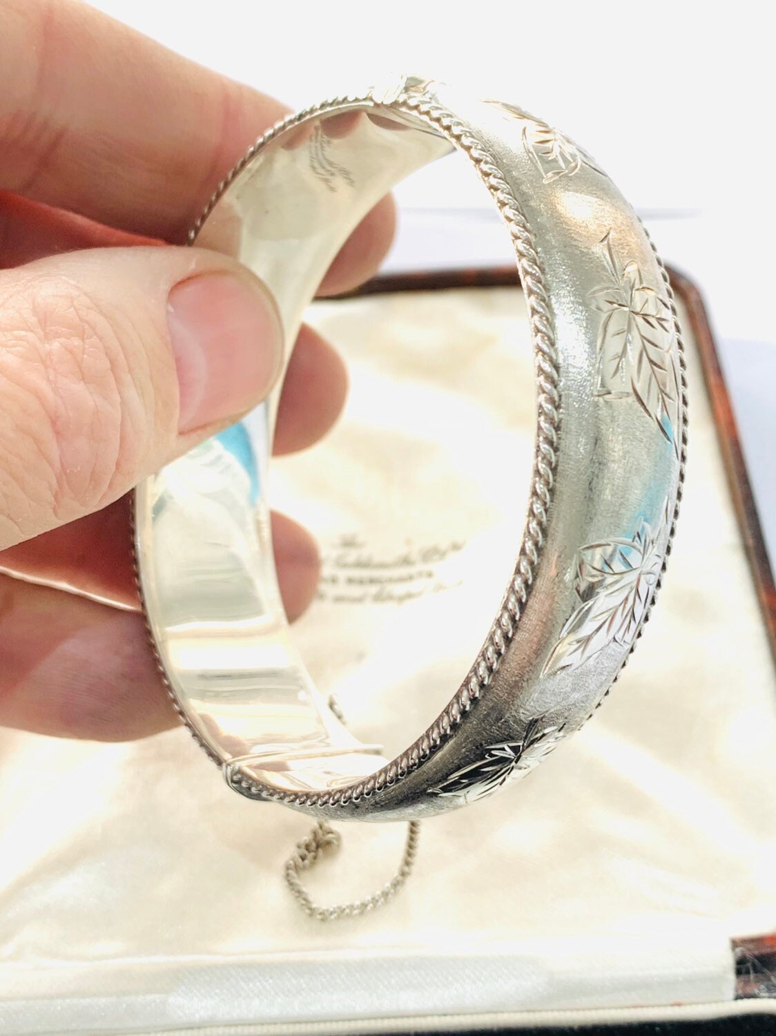 Superb vintage sterling silver embossed bangle - hallmarked Birmingham 1967