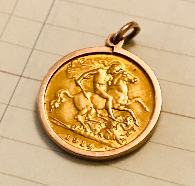Antique 22ct gold 1/2 Sovereign pendant mount - 1914