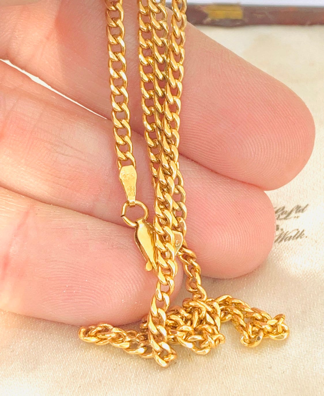 Vintage 9ct yellow gold 15 inch chain - fully hallmarked