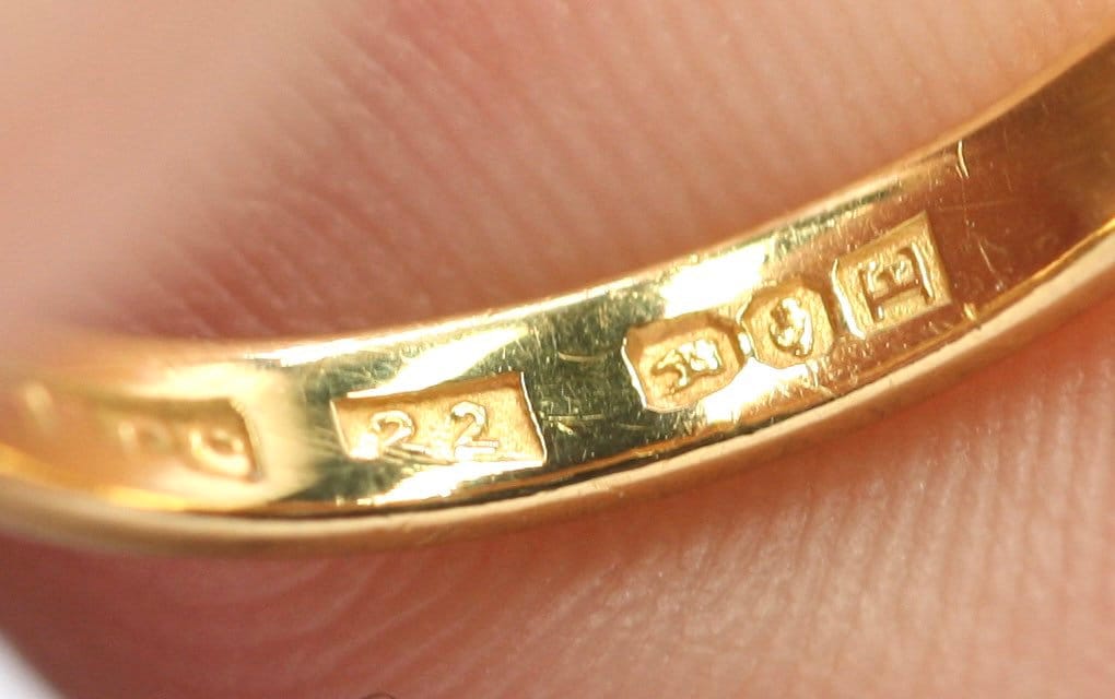 Superb vintage Irish hallmarked 22ct gold wedding ring - hallmarked ...
