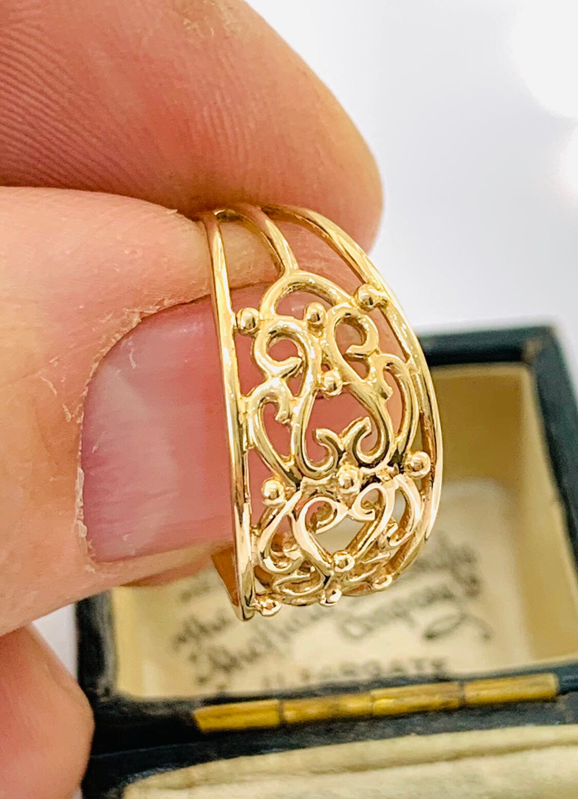 Stunning vintage 9ct yellow gold open patterned ring - fully hallmarked ...