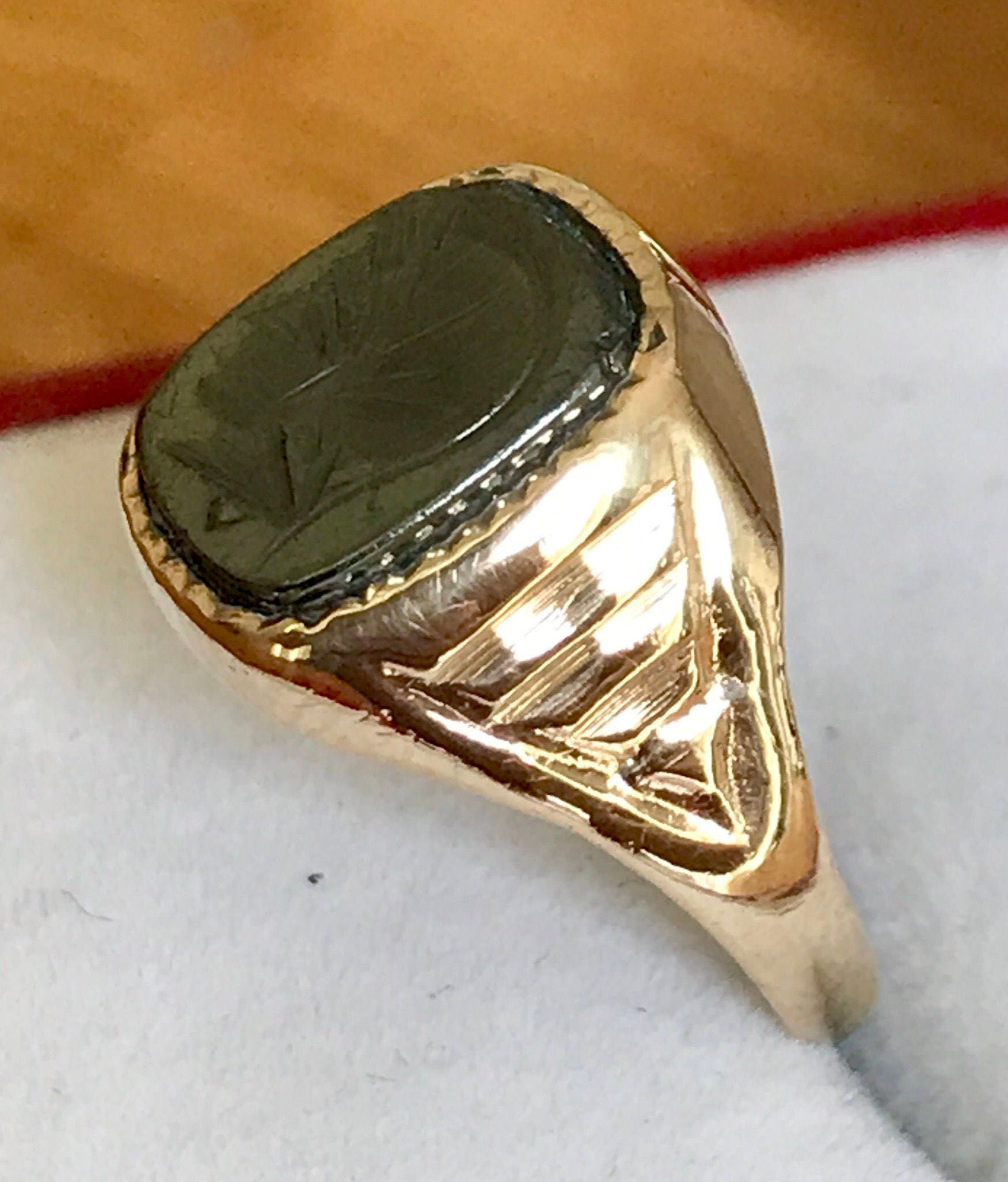 Superb 9ct gold Roman Centurion signet ring - London 1972