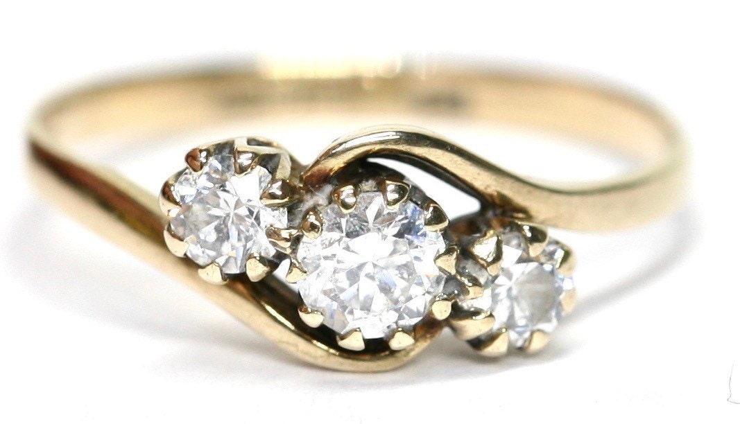 Sparkling vintage 9ct yellow gold Cubic Zirconia ring - fully ...