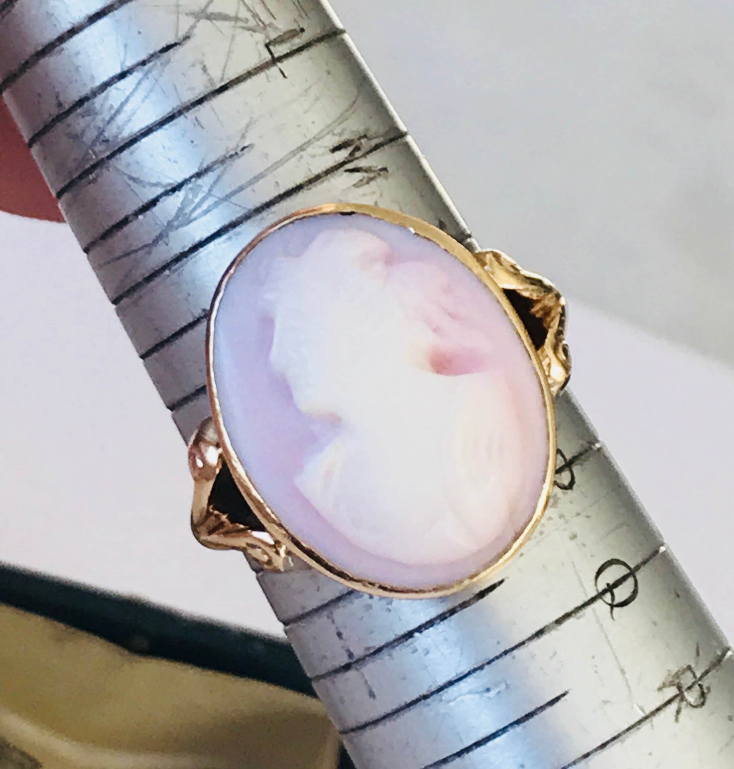 Superb antique 9ct yellow gold Queen Conch shell cameo ring