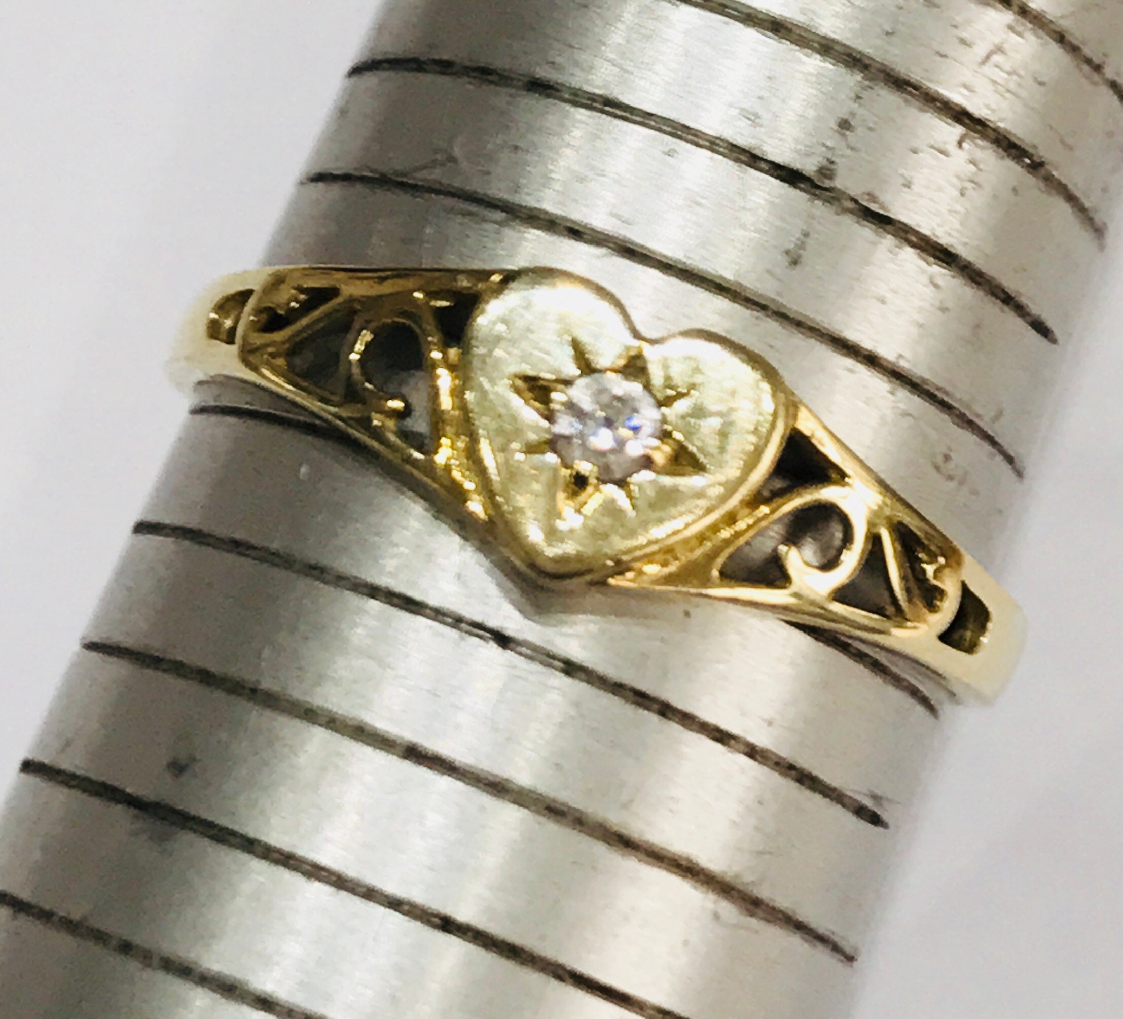 Vintage heart shaped 9ct yellow gold ring with cubic zirconia - fully ...