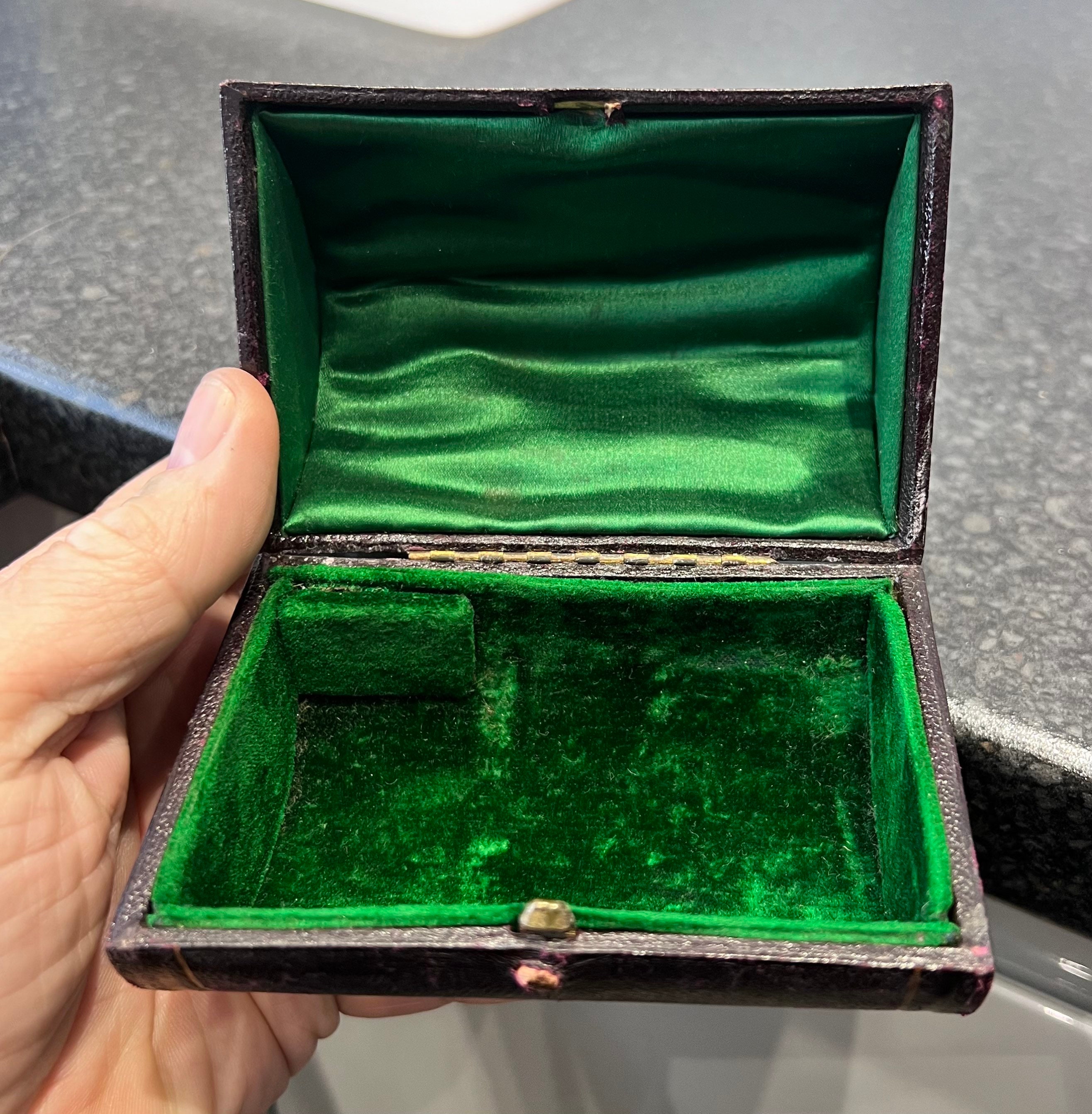 Superb Victorian leather jewellery box