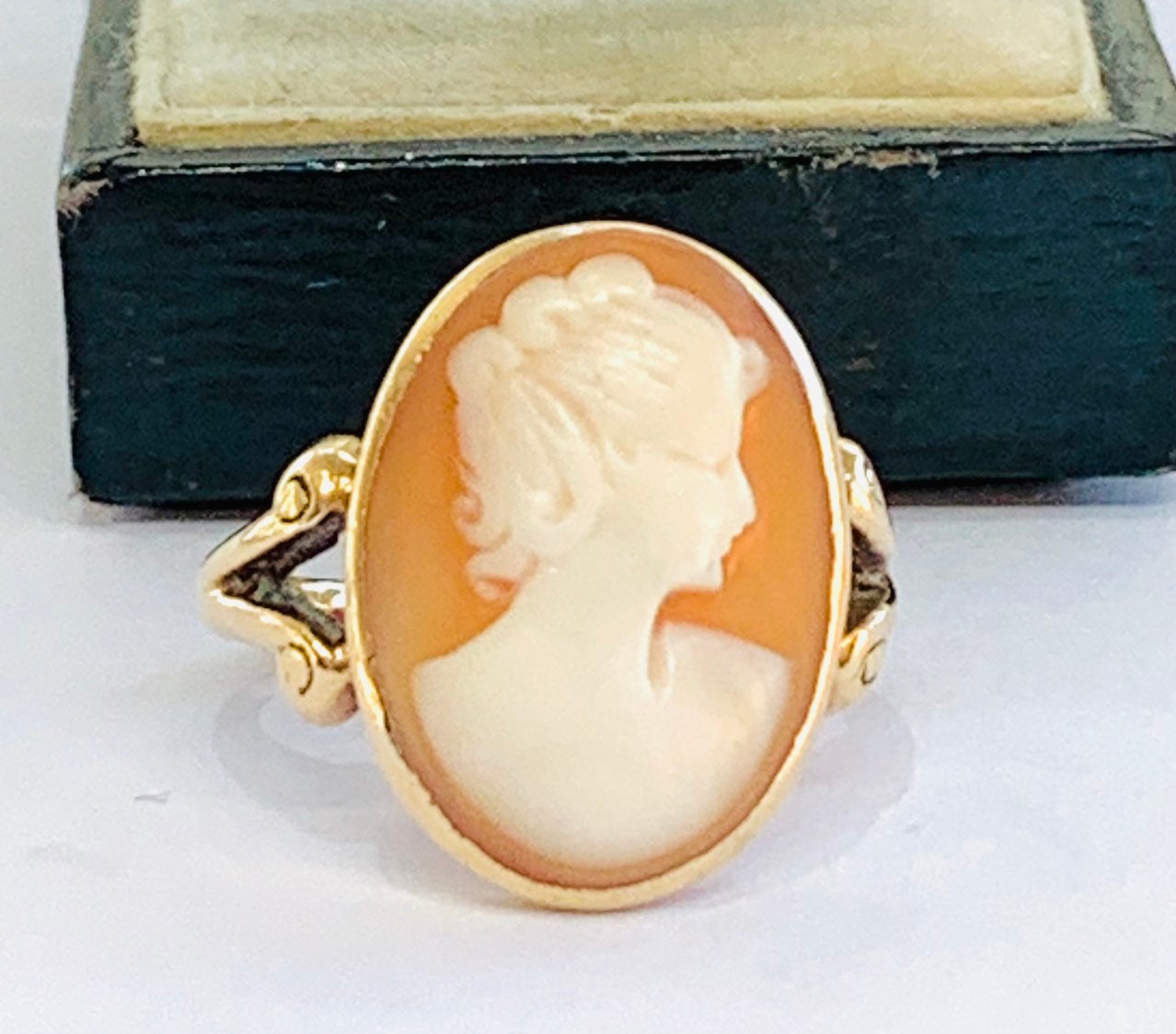 Superb antique 9ct yellow gold Cameo ring - size M 1/2 - 6 1/4