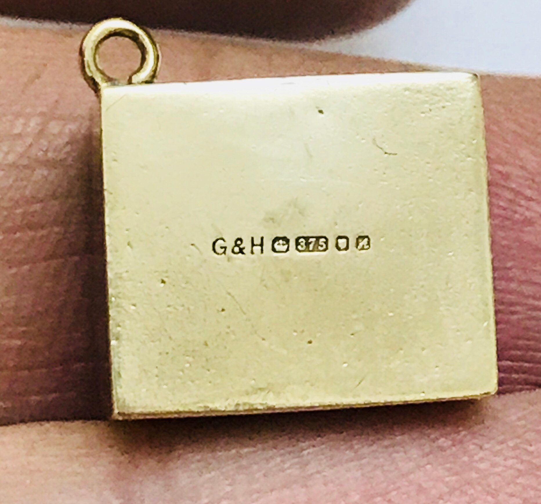 Vintage 9ct yellow gold One pound note charm - hallmarked London 1975