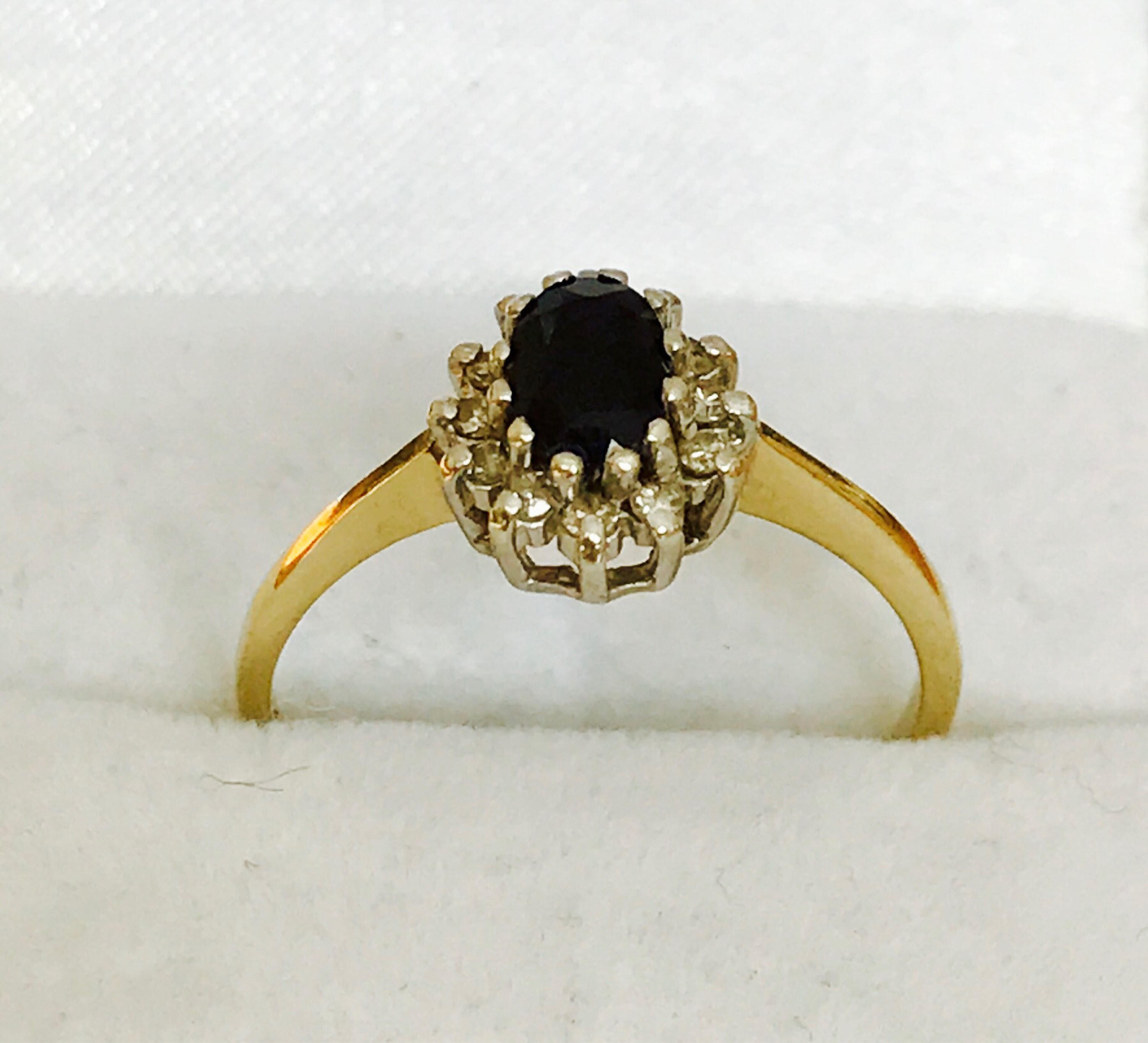 Stunning vintage 9ct yellow gold Sapphire & Diamond engagement ring - 1987 Stunning vintage 9ct yellow gold Sapphire & Diamond engagement ring - 1987