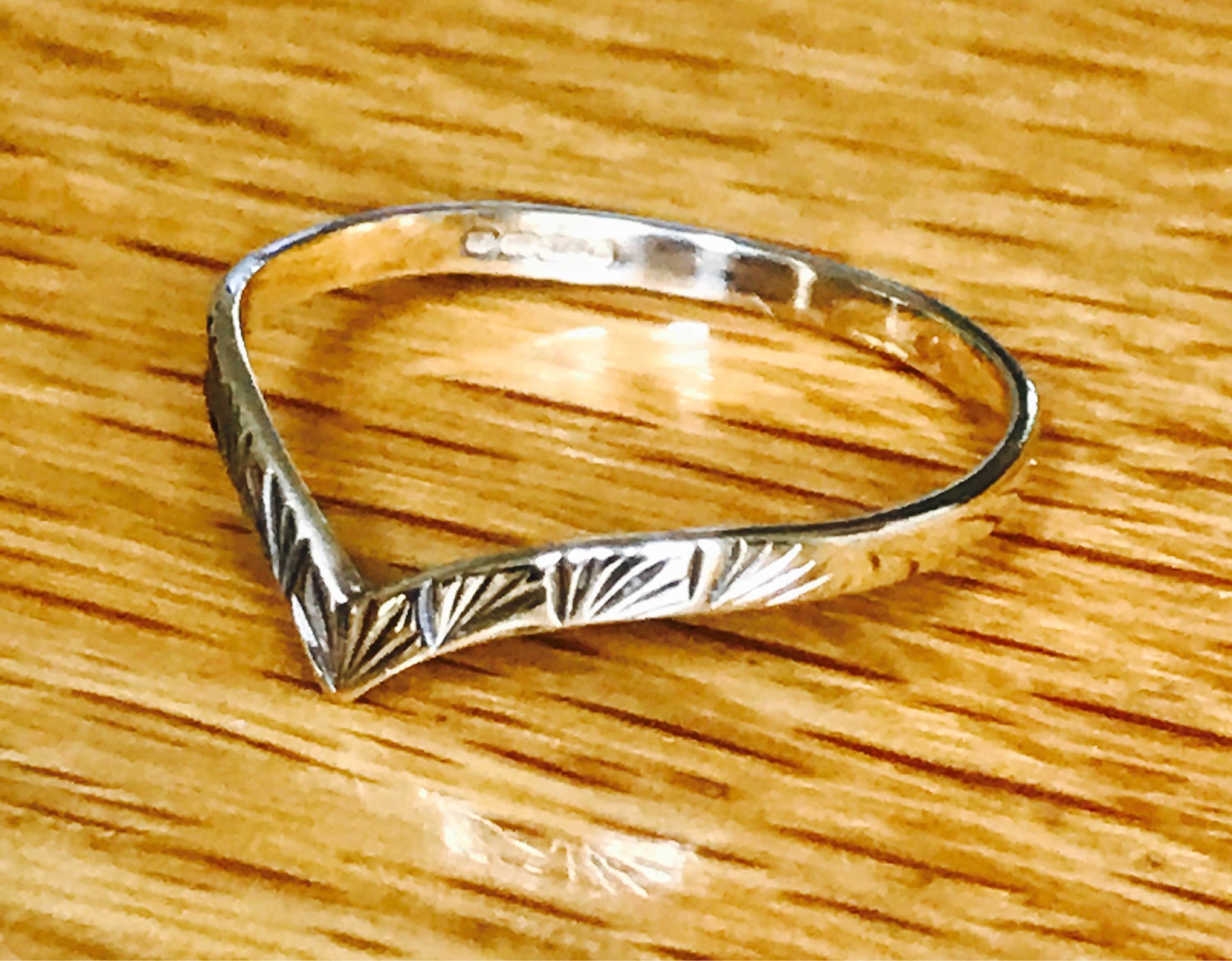 SALE*** Vintage 9ct yellow gold wishbone ring - fully hallmarked