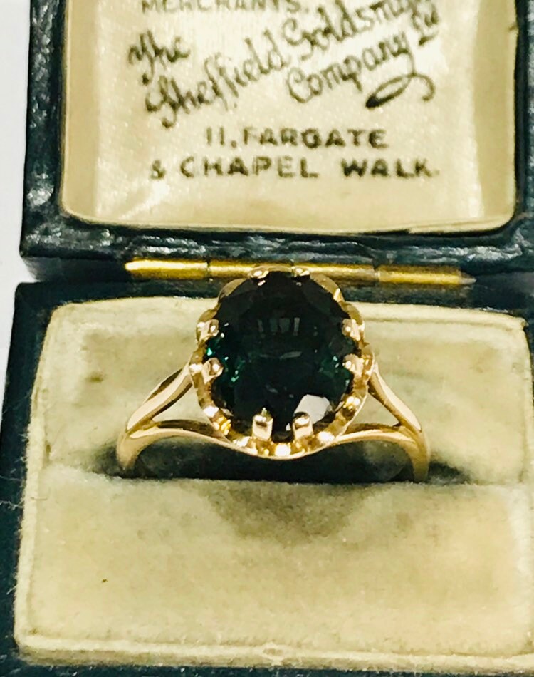 Stunning vintage 9ct yellow gold Russian Diopside solitaire ring