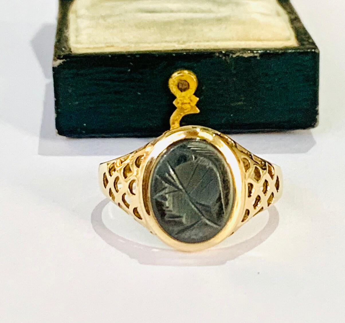 Stunning vintage 9ct yellow gold carved hematite Centurion ring - fully ...